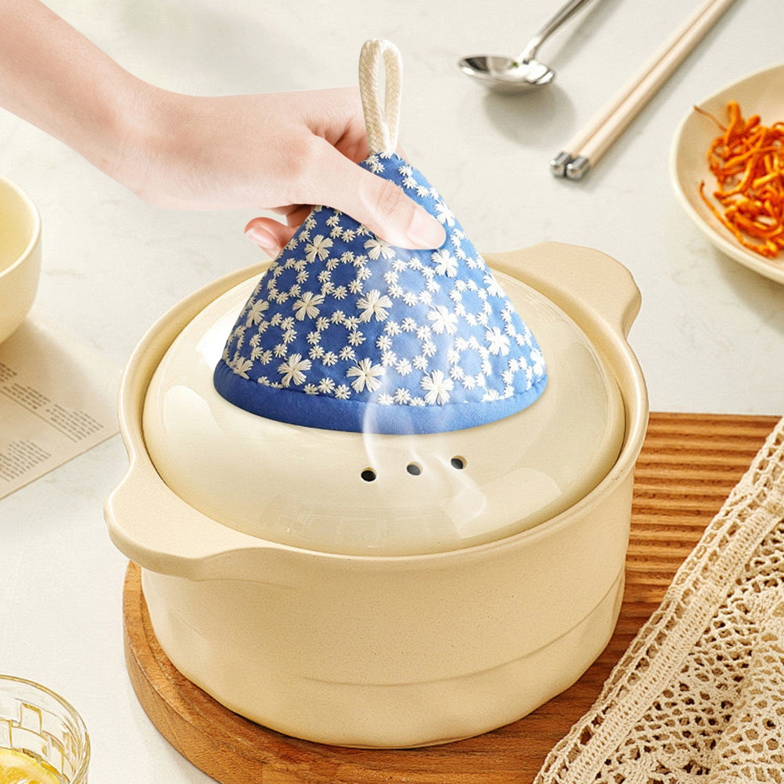 CasaChic Japanese Floral Embroidery Scald-Proof Triangular Pot Handle ...