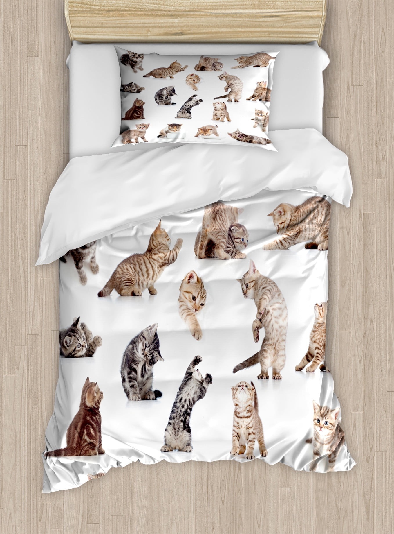 Cat Duvet Cover Set, Illustration of Funny Playful Cats on Plain ...