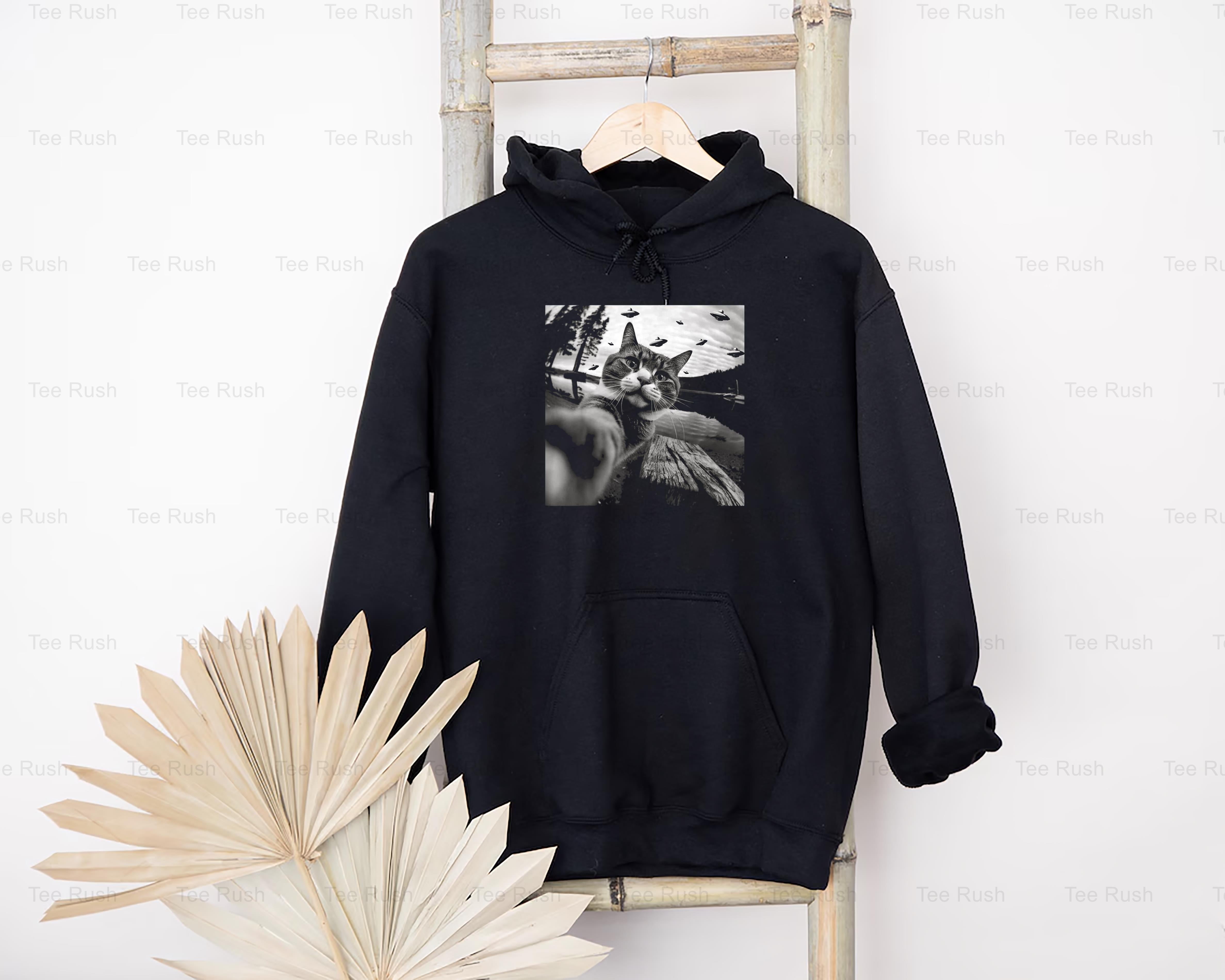 Cat Selfie Alien UFO Vintage Funny Cats Lover Gift, Pet, Humor, Space,T ...