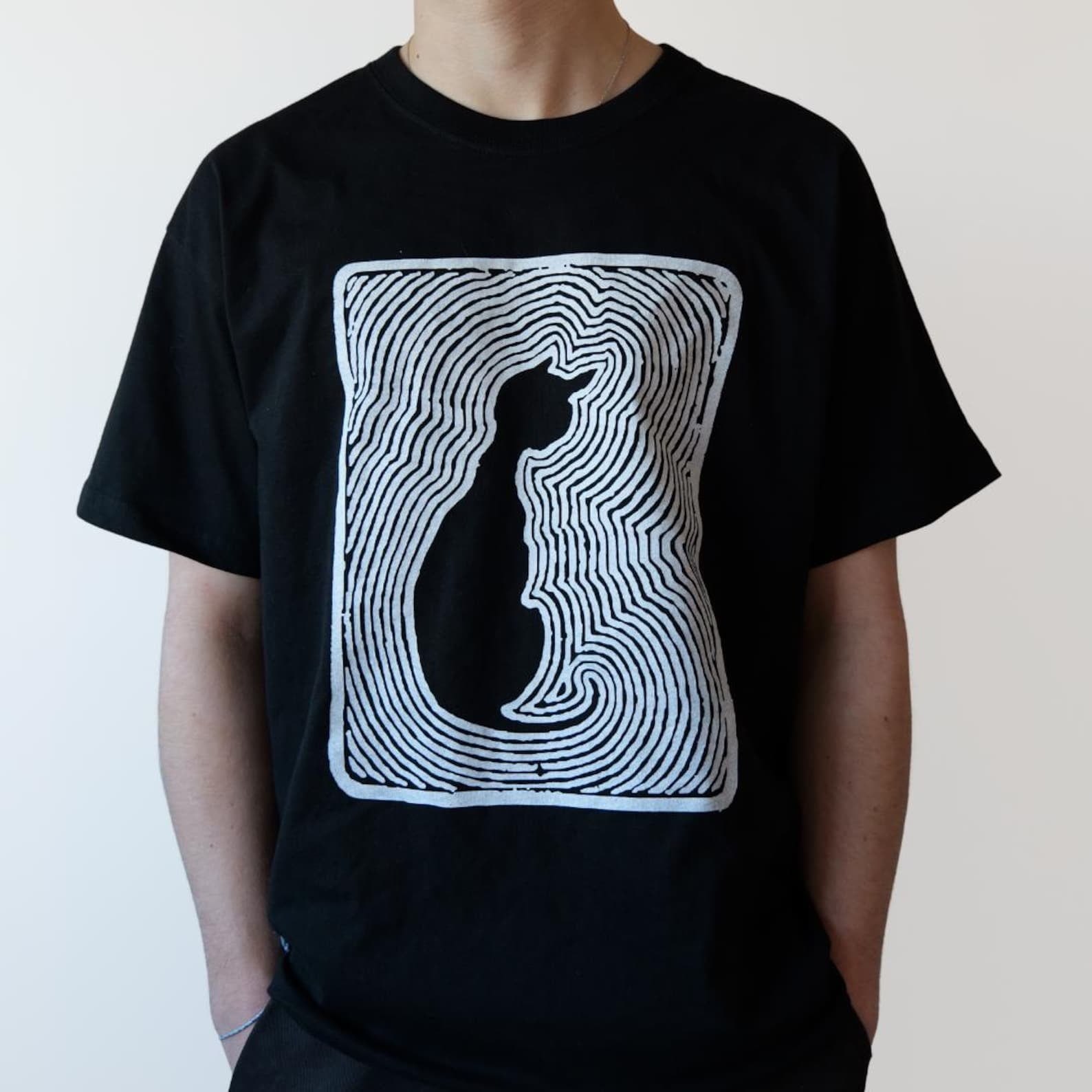 Cat Silhouette Line Art Graphic Tee, Minimalist Optical Pattern Cat ...