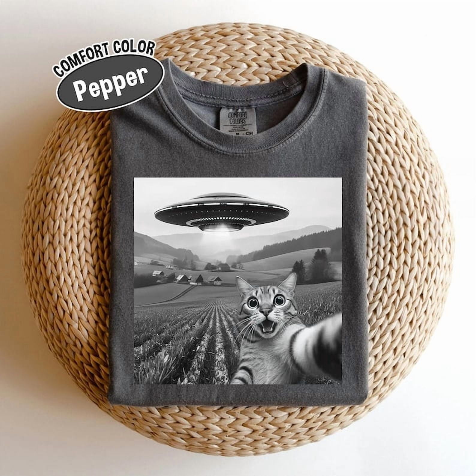 Cat UFO Selfie Graphic Shirt Retro Sci Fi Alien Art Tee Comfort Colors ...