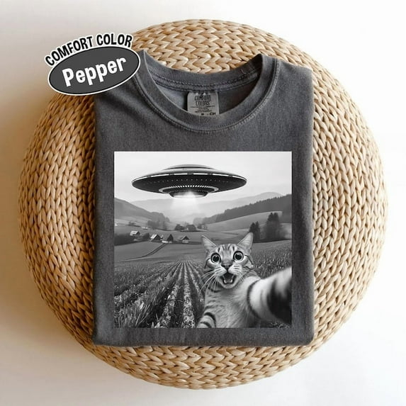 Cat UFO Selfie Graphic Shirt Retro Sci Fi Alien Art Tee Comfort Colors ...