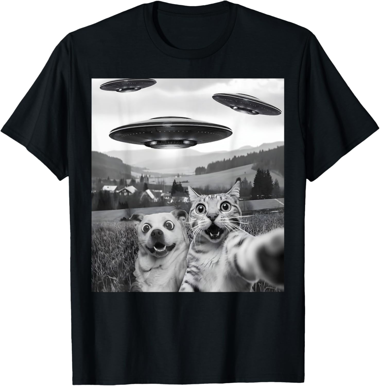 Cat and Dog Selfie With Alien UFO Funny Photo with Aliens T-Shirt ...