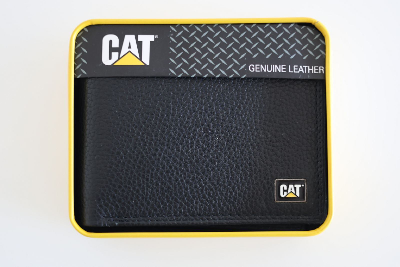 Catterpillar CAT Bi-fold wallet with foldout card case. ‌Genuine ...