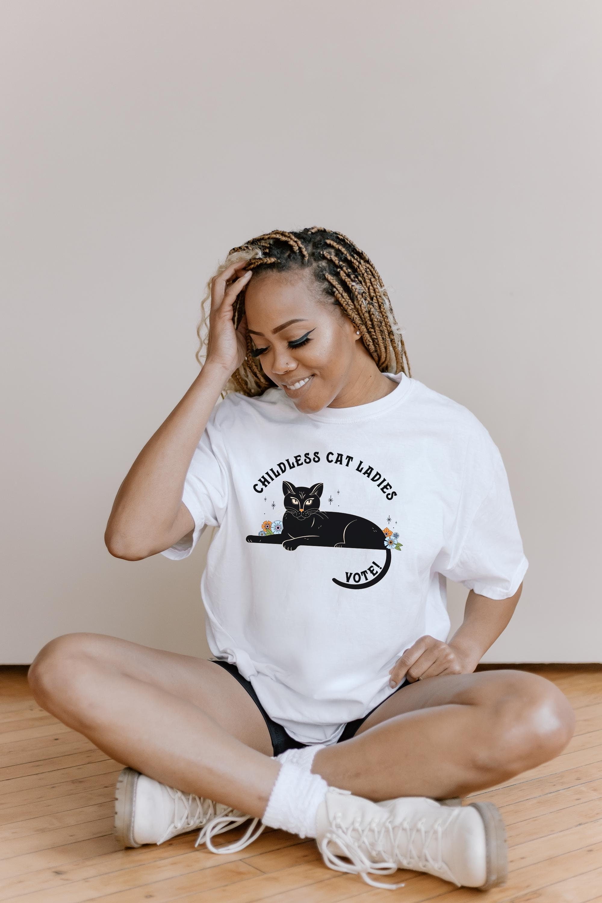 ChaChaCoo Childless Cat Lady Tee, Feminist Tee Shirt, Cozy Graphic T ...
