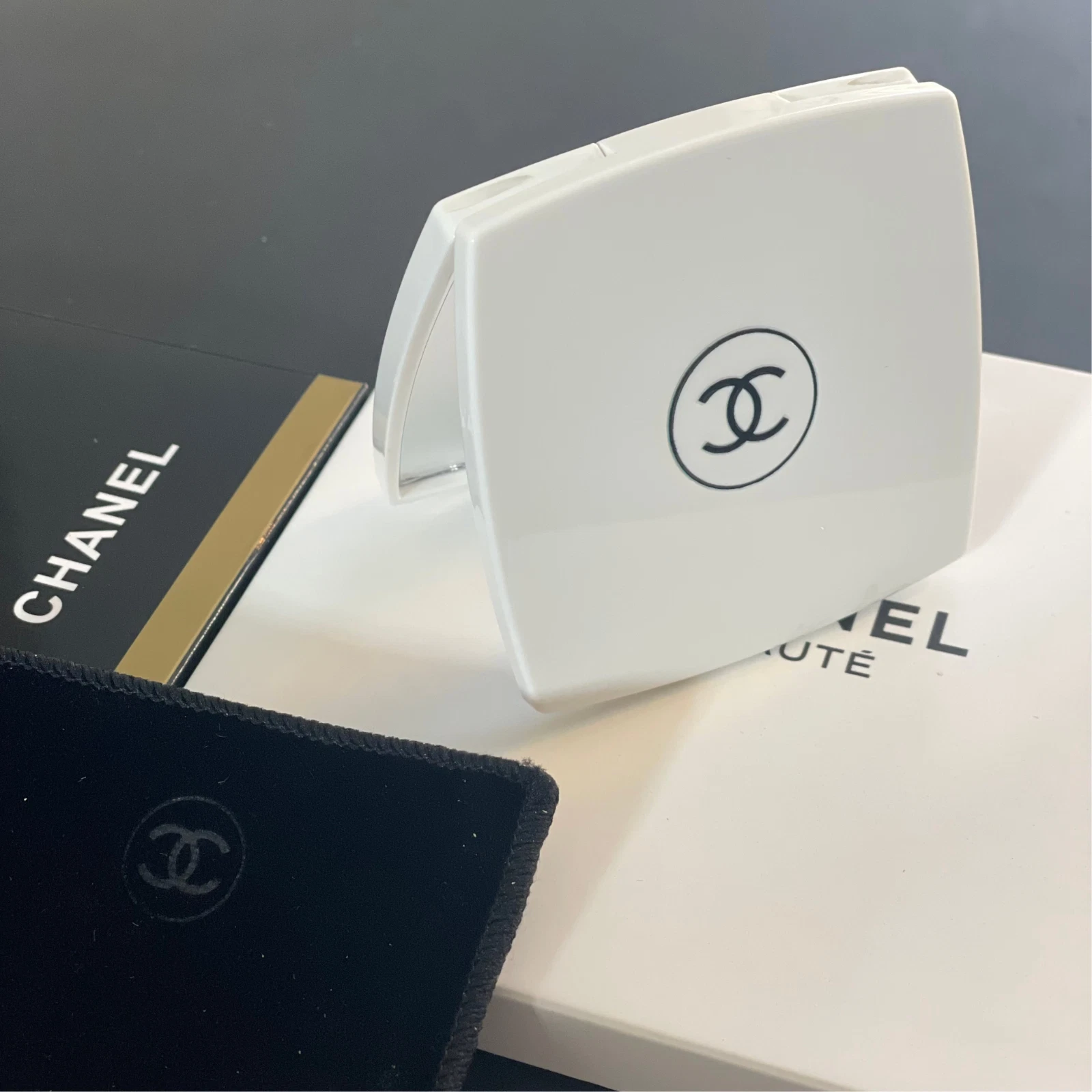 Chanel Mirror Duo Compact Double Facette Makeup White Valentine ...