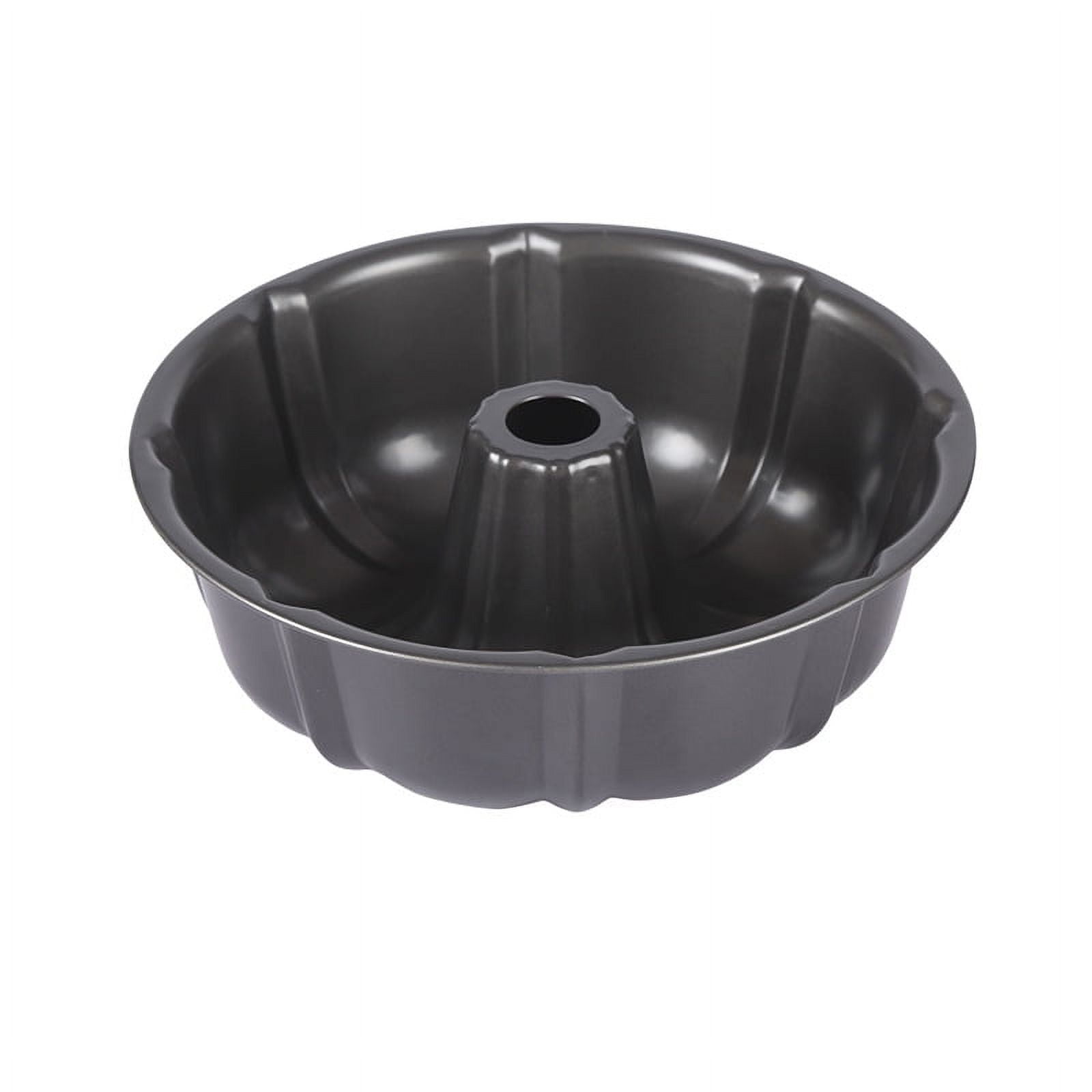 Chef's Classic Nonstick Bakeware 9-1/2-Inch Fluted Cake Pan: Silver ...