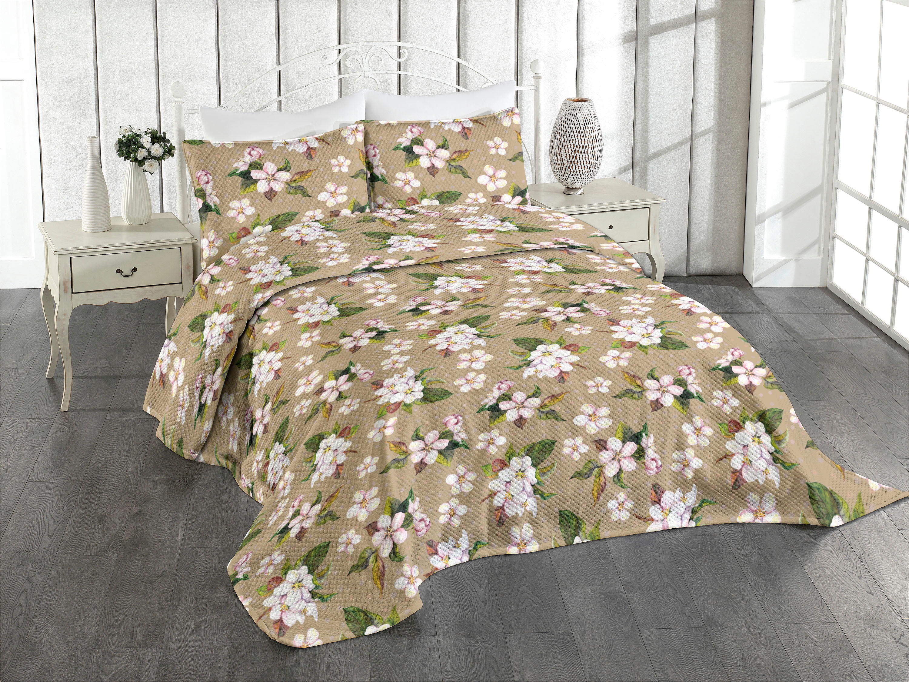 Cherry Blossom Bedspread, Japanese Traditional Inspirations Flowers on ...