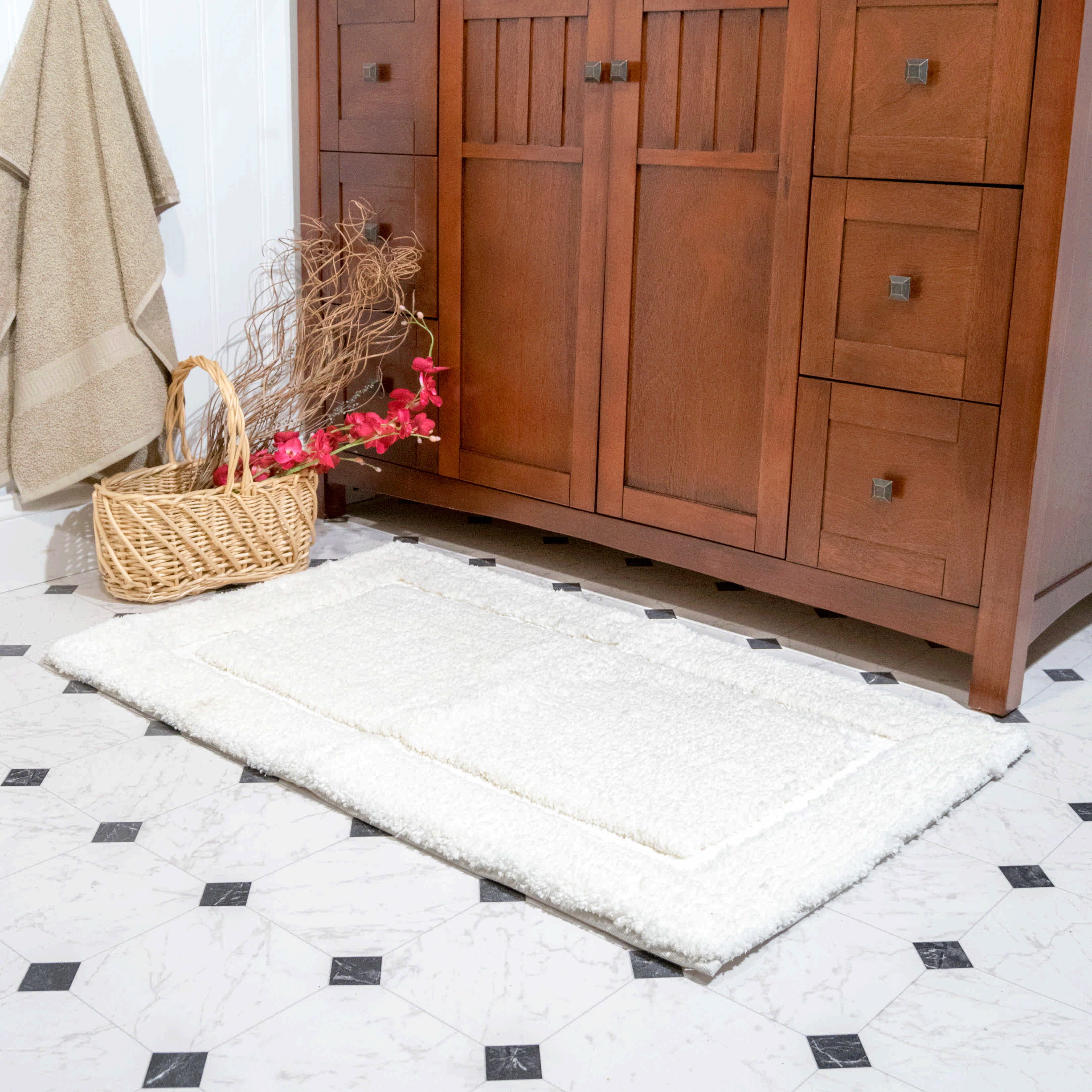 Chesapeake Microfiber Spa 2pc Ivory Bath Rug Set (23"x39" & 20"x34 ...