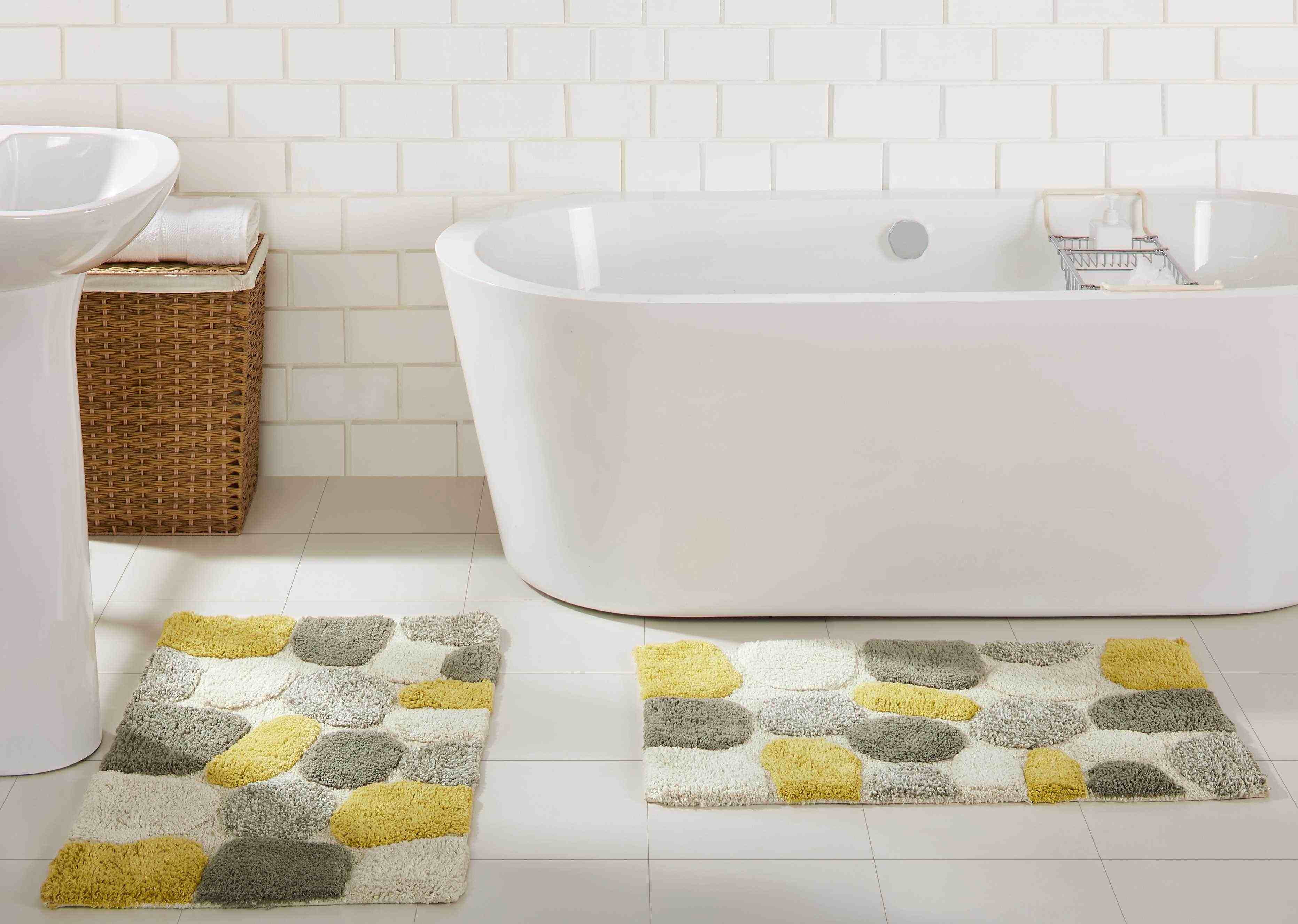 Chesapeake Plush Pebble Pattern White & Gray Polyester Bath Rug Set, 20 ...