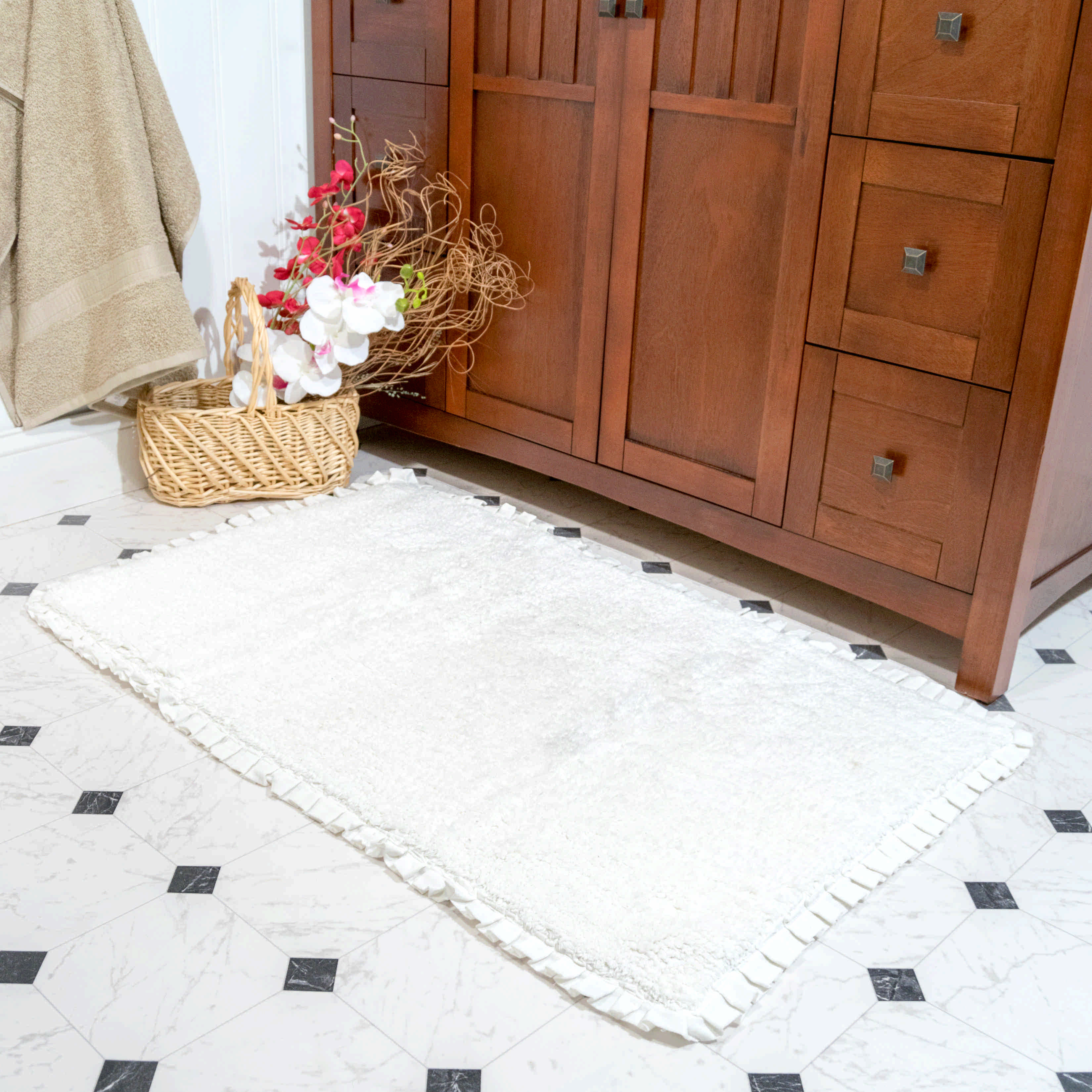 Chesapeake Verona 2pc Pleat Trim Ivory Bath Rug Set (21"x34" & 24"x40 ...