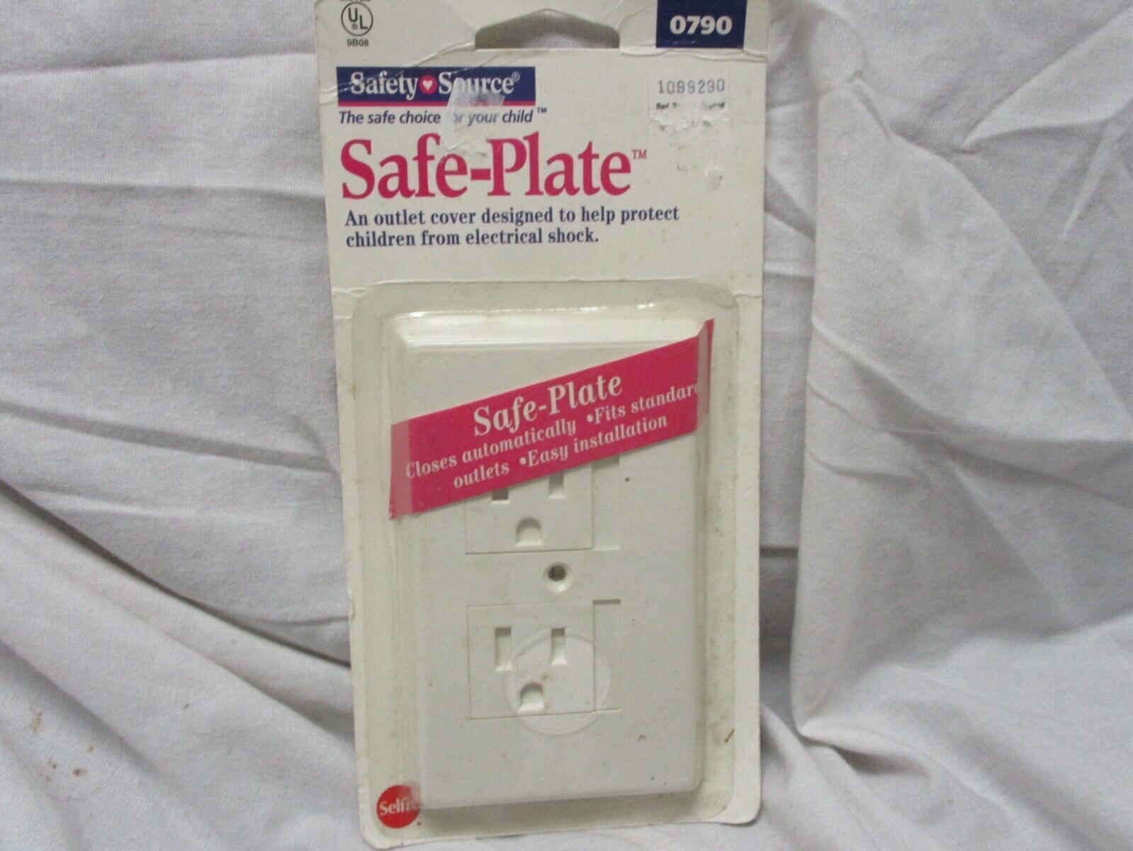 Child Safety Source Safety Outlet Cover Plate 0790 Closes Automatically ...