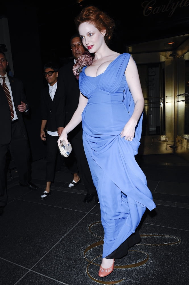 Christina Hendricks Leaves An Upper East Side Hotel Out And About For - Walmart.com