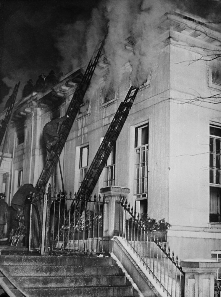Christmas Eve Fire At The White House West Wing In 1929. Built During ...