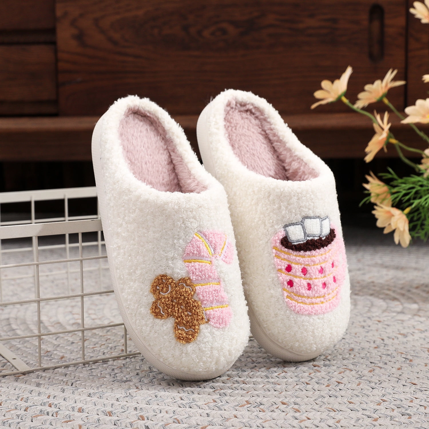 Christmas Slippers For Women Men Women's Cozy House Slippers With a ...