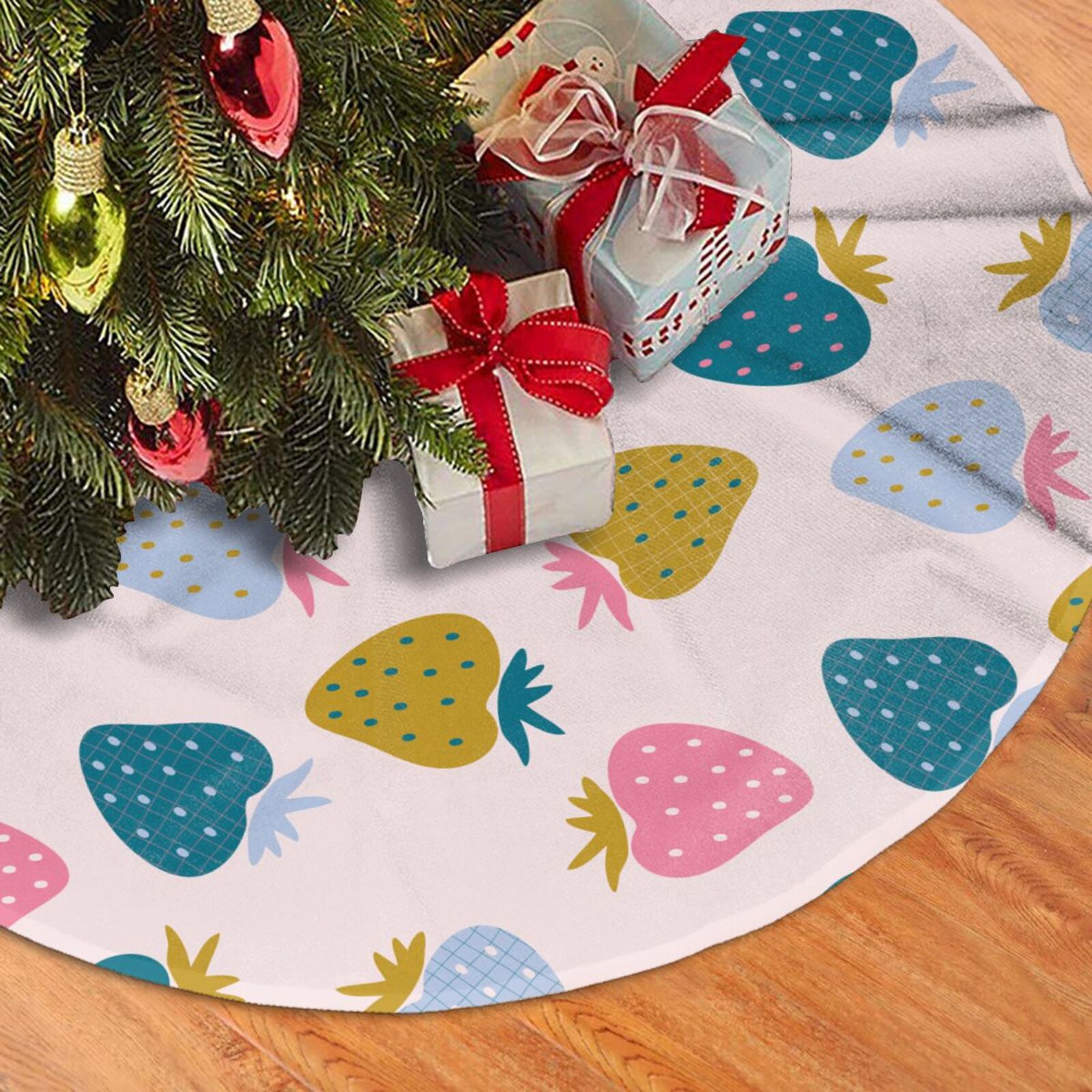 Christmas Tree Skirt, cartoon strawberries Soft Plush Christmas Tree ...