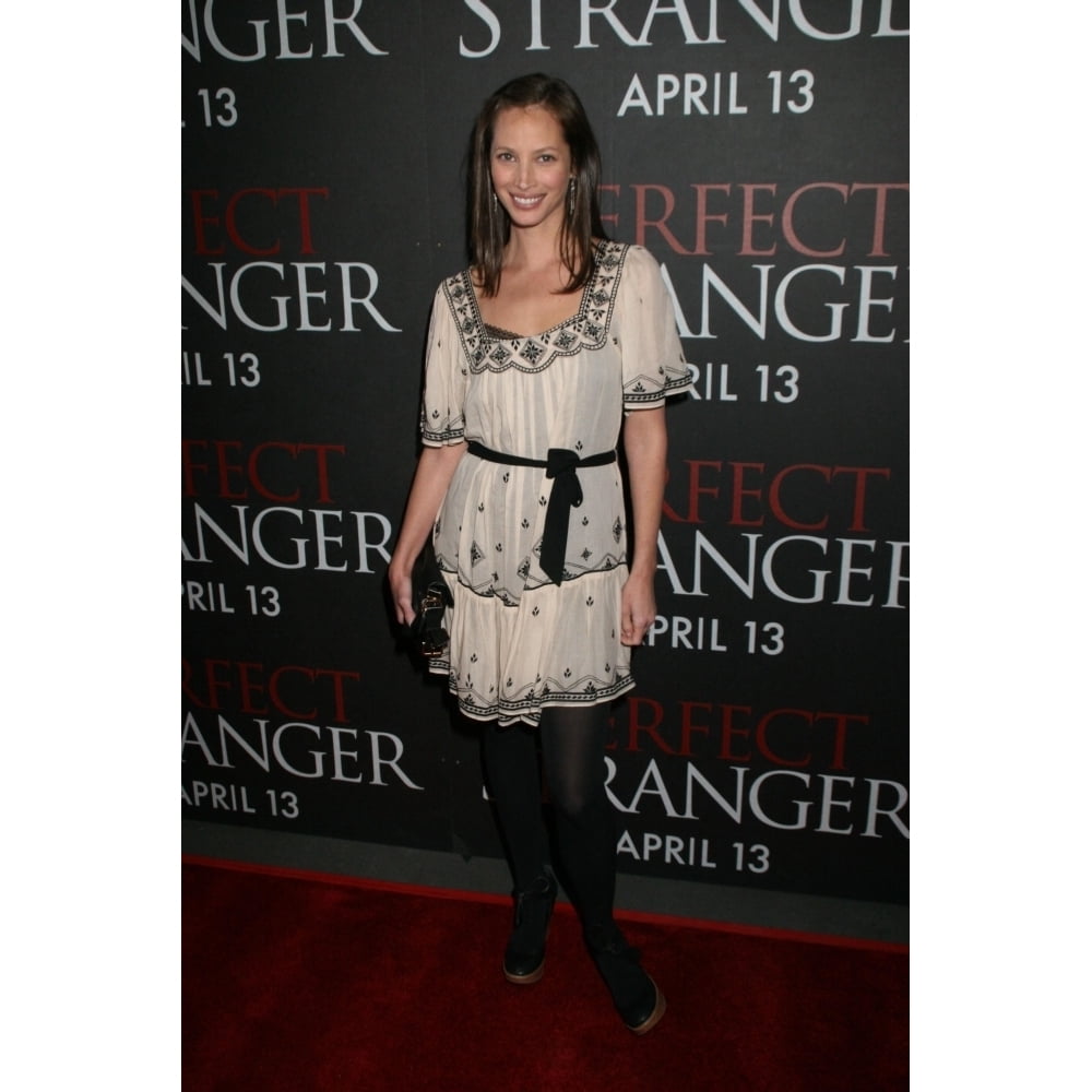 Christy Turlington At Arrivals For Perfect Stranger Premiere Ziegfeld ...