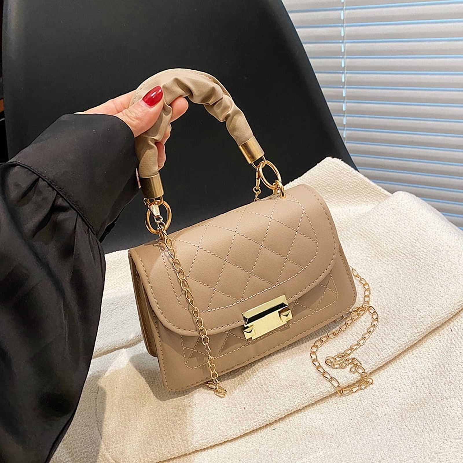 Classic and fashionable women's hand-held small square bag with chain ...