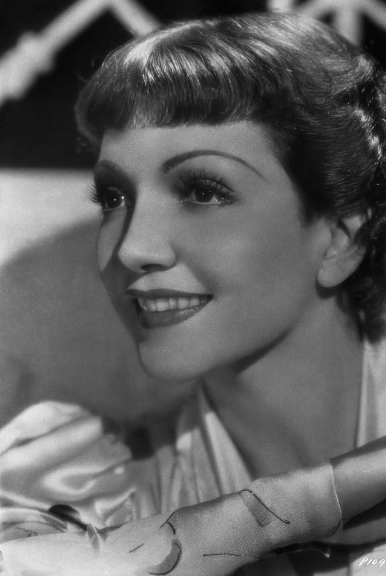 Claudette Colbert smiling in in Close Up Portrait Photo Print (8 x 10 ...