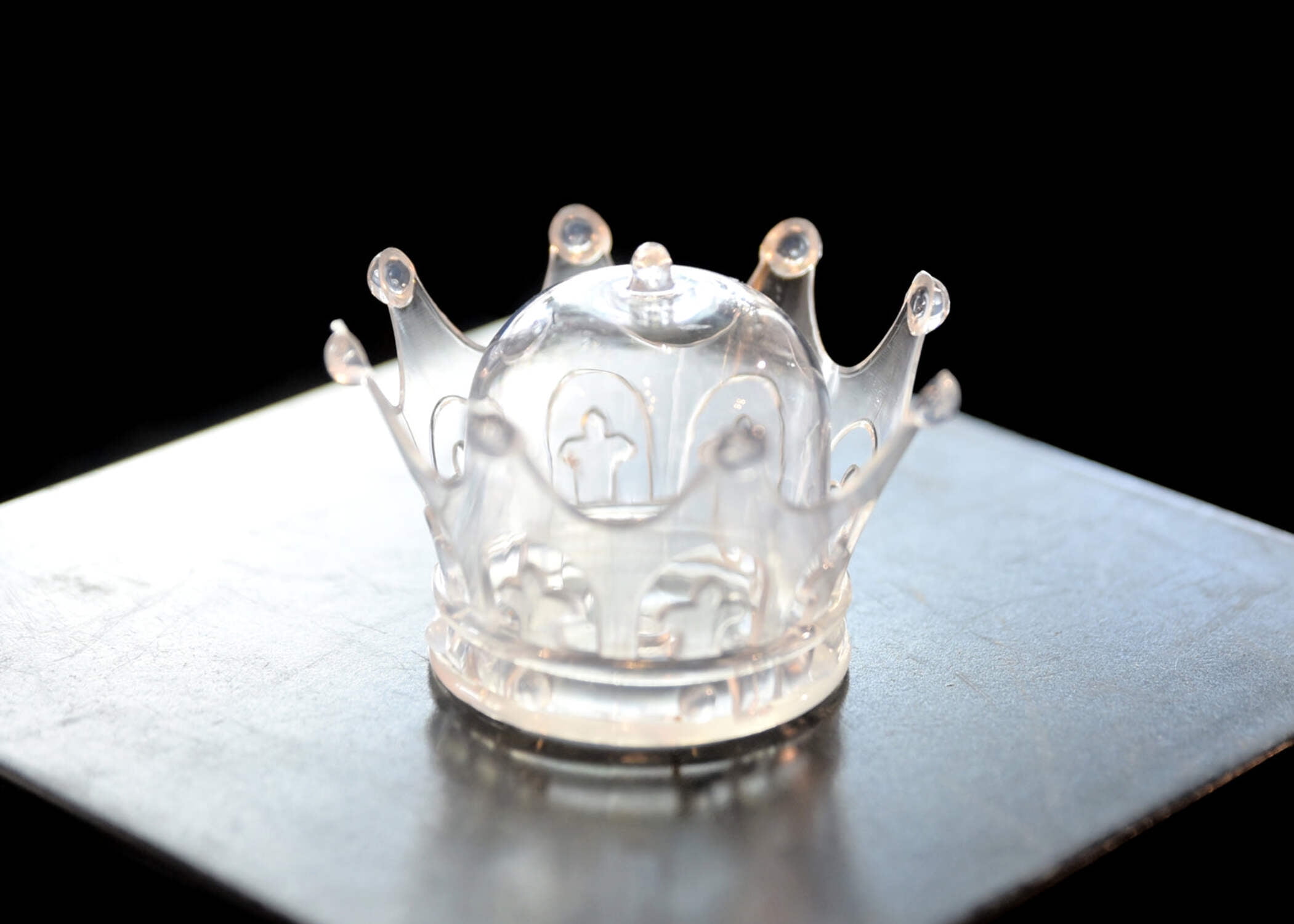 Clear Plastic Mini Dome with Crown Design Party Decoration Favor Box ...