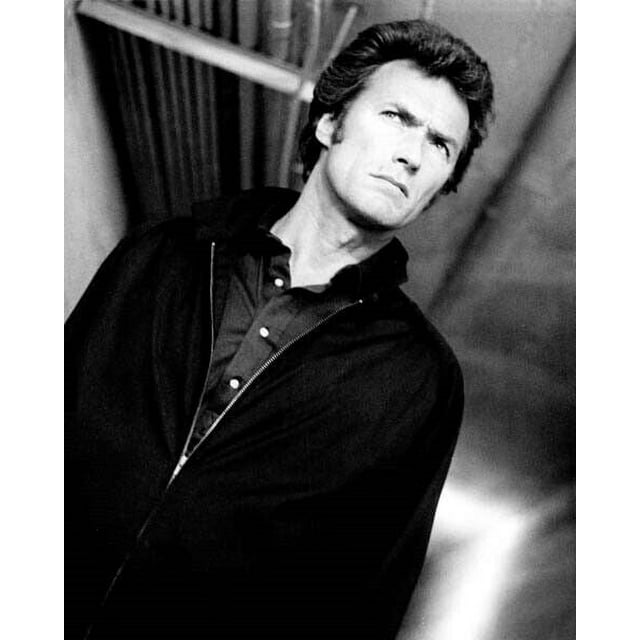 Clint Eastwood in casual zip jacket as Harry Callaghan The Enforcer ...