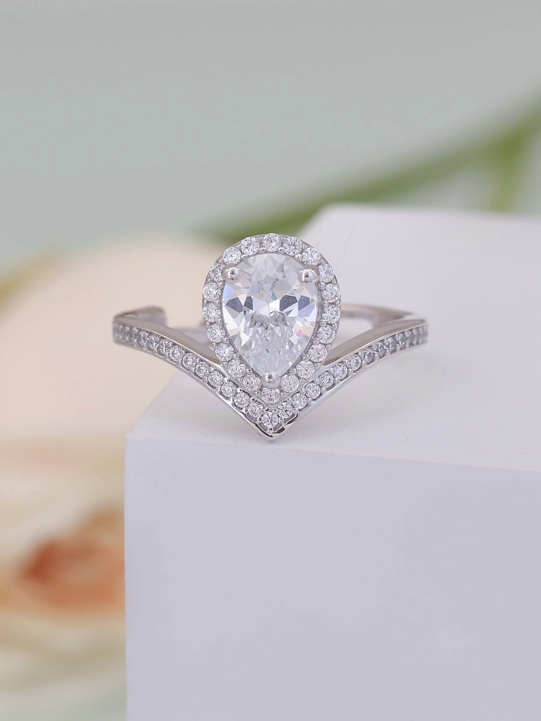 Cloud Jewel 14k White Gold Plated 2.1 Ct Pear Cut VVS1/D Lab Created Simulated Diamond ...