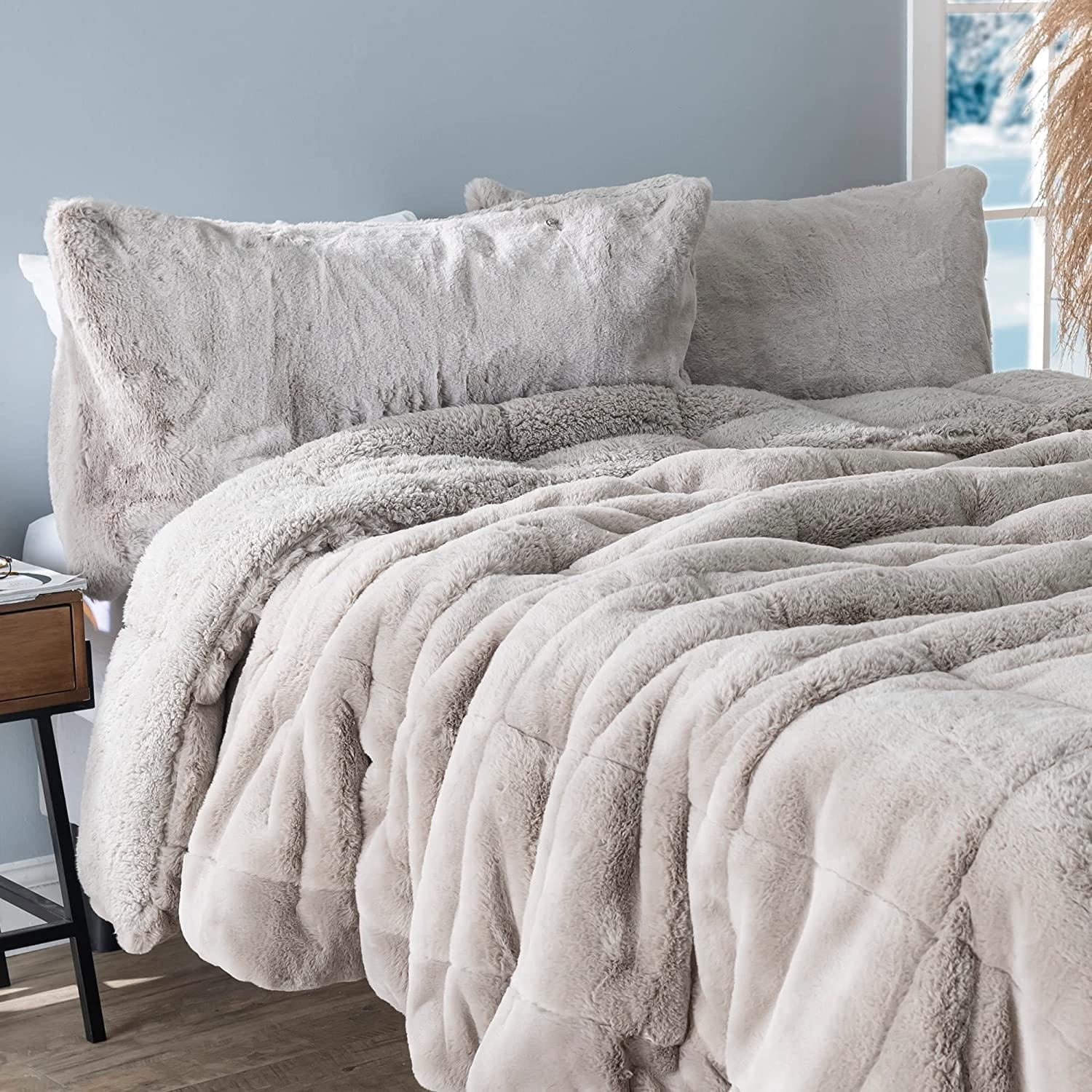 Coma Inducer Legendary Chunky Bunny - ® Comforter Set - USA Lightweight ...