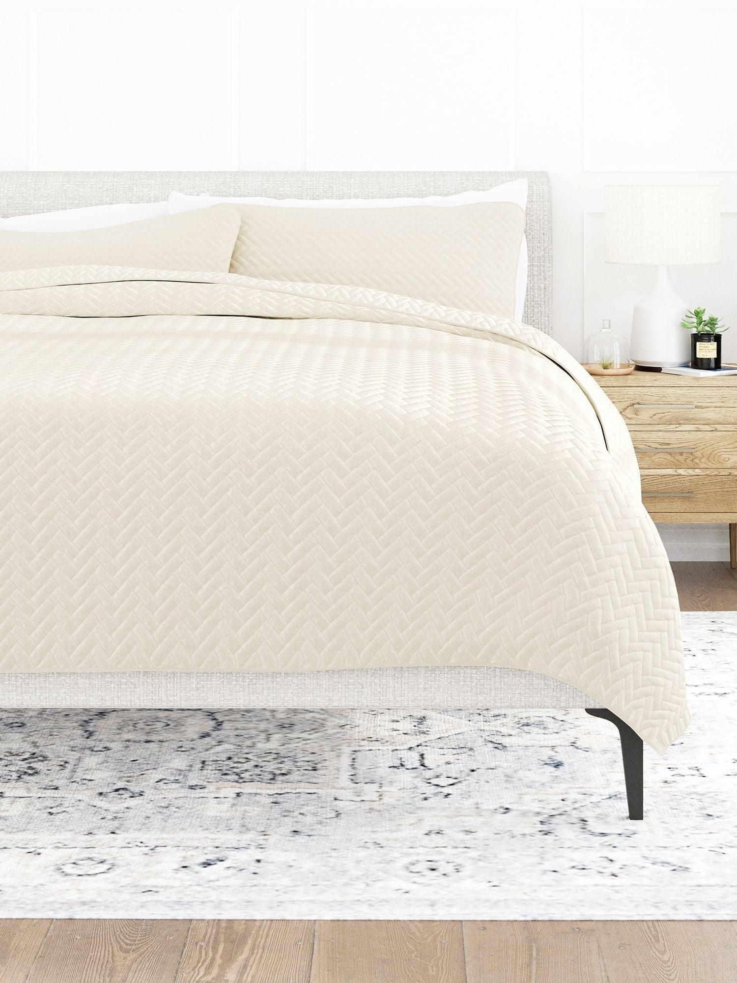 Lightweight Wrinkle Resistant Quilt Sets in Ivory Herringbone for King ...