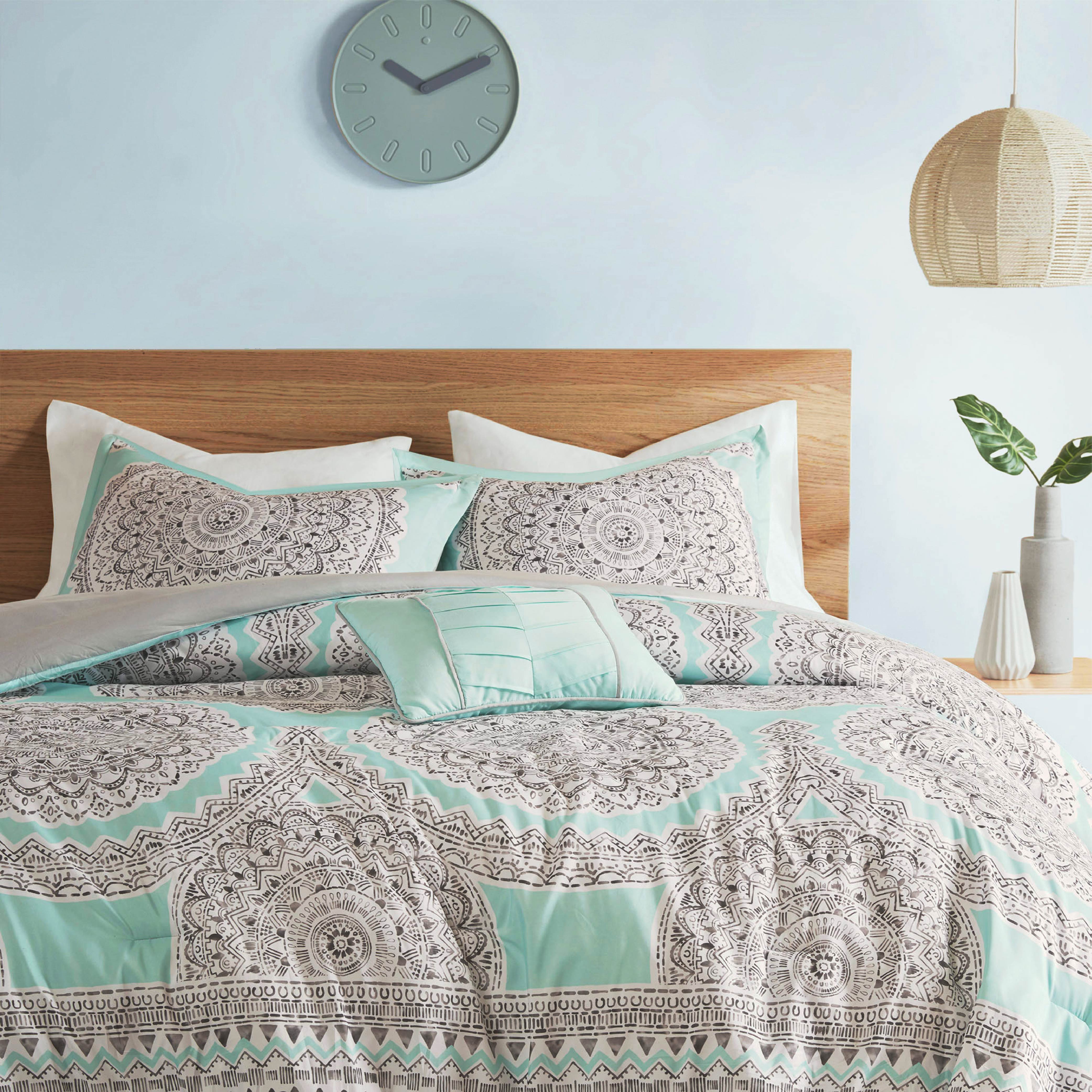 The Pioneer Woman Coral Polyester Tufted 4-Piece Full/Queen Comforter ...