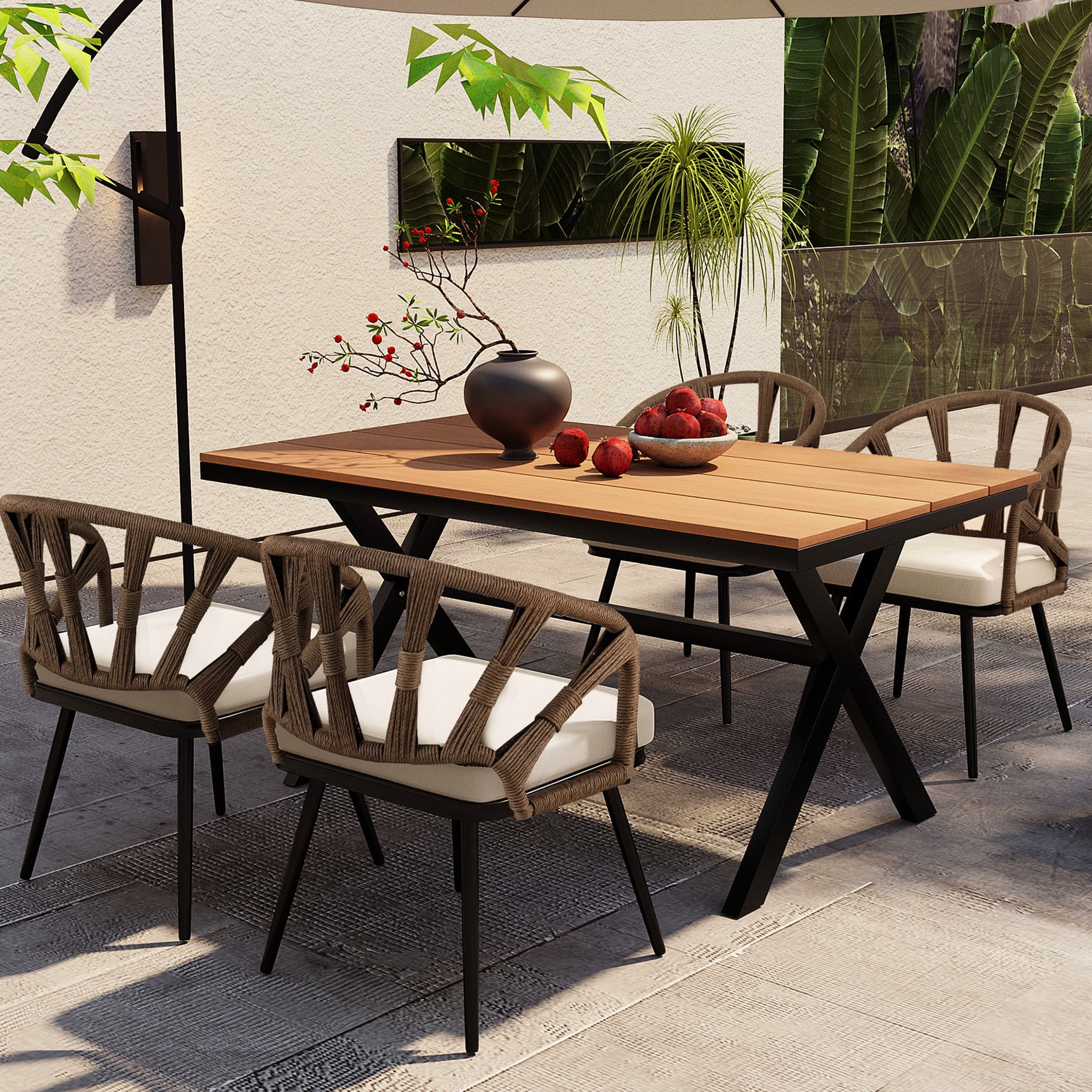 Comfortable Outdoor Seating for 4 / In American Design Style ...