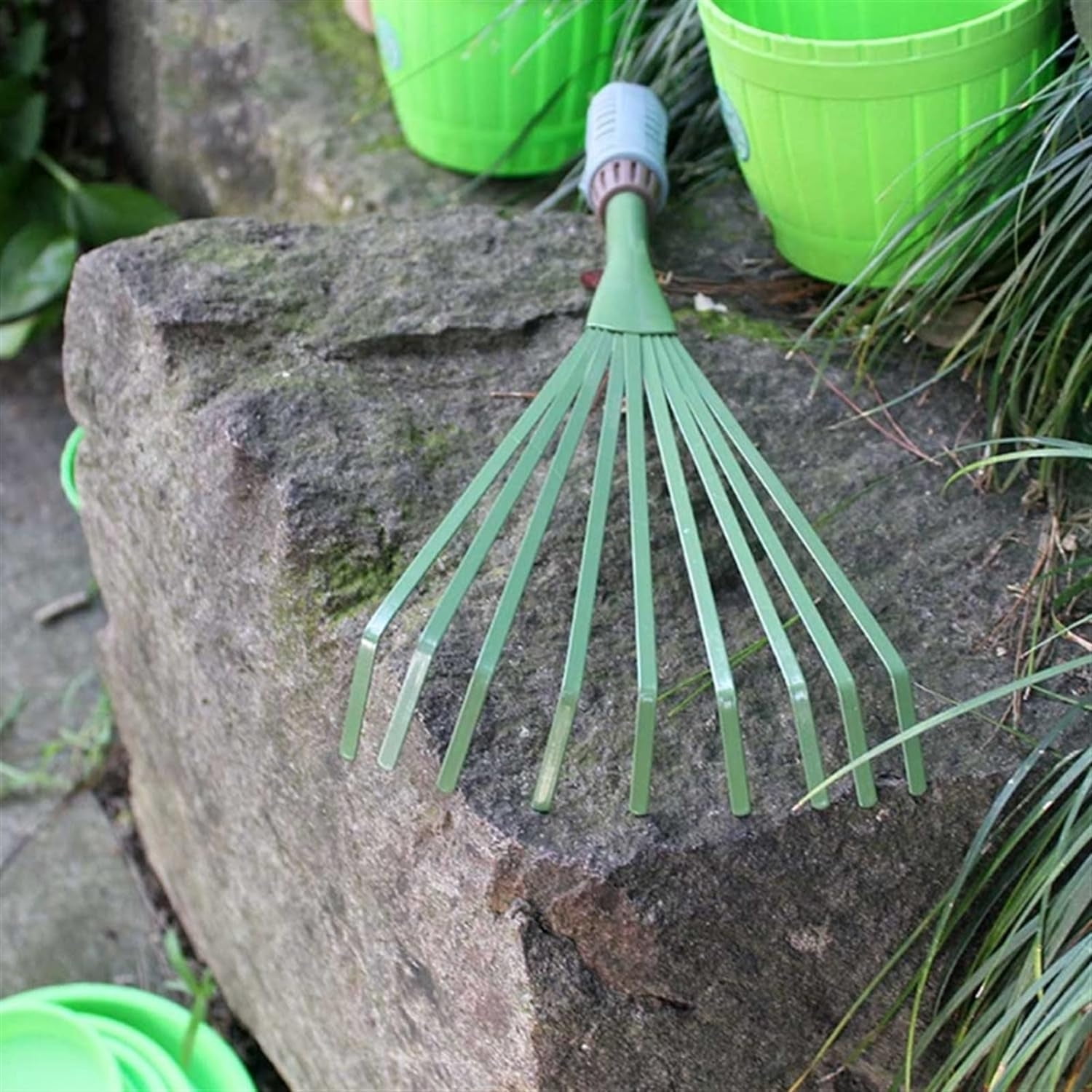 Comfortable and Precise Ergonomic Grip Gardening Hand Rake - Essential ...