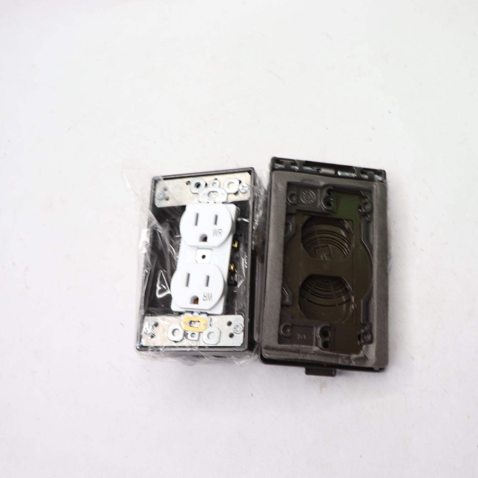 Commercial Electric 1-Gang Horizontal/Vertical Flat Cover Kit WCFV1B-K ...