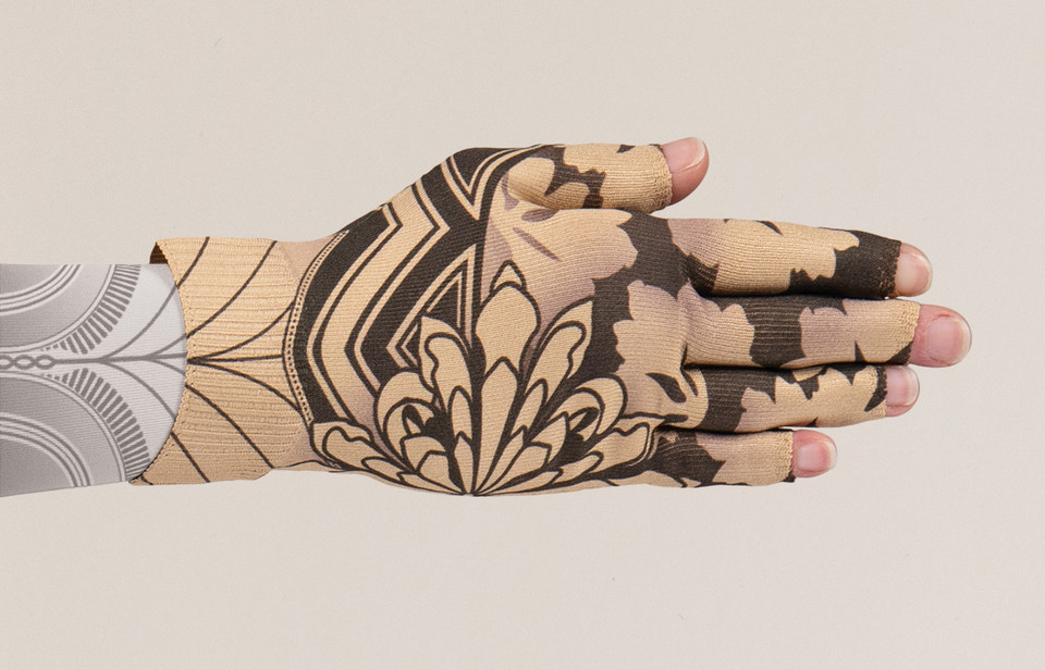 Compression Glove for Women - Gatsby Beige - 20-30mmHg Medium for ...