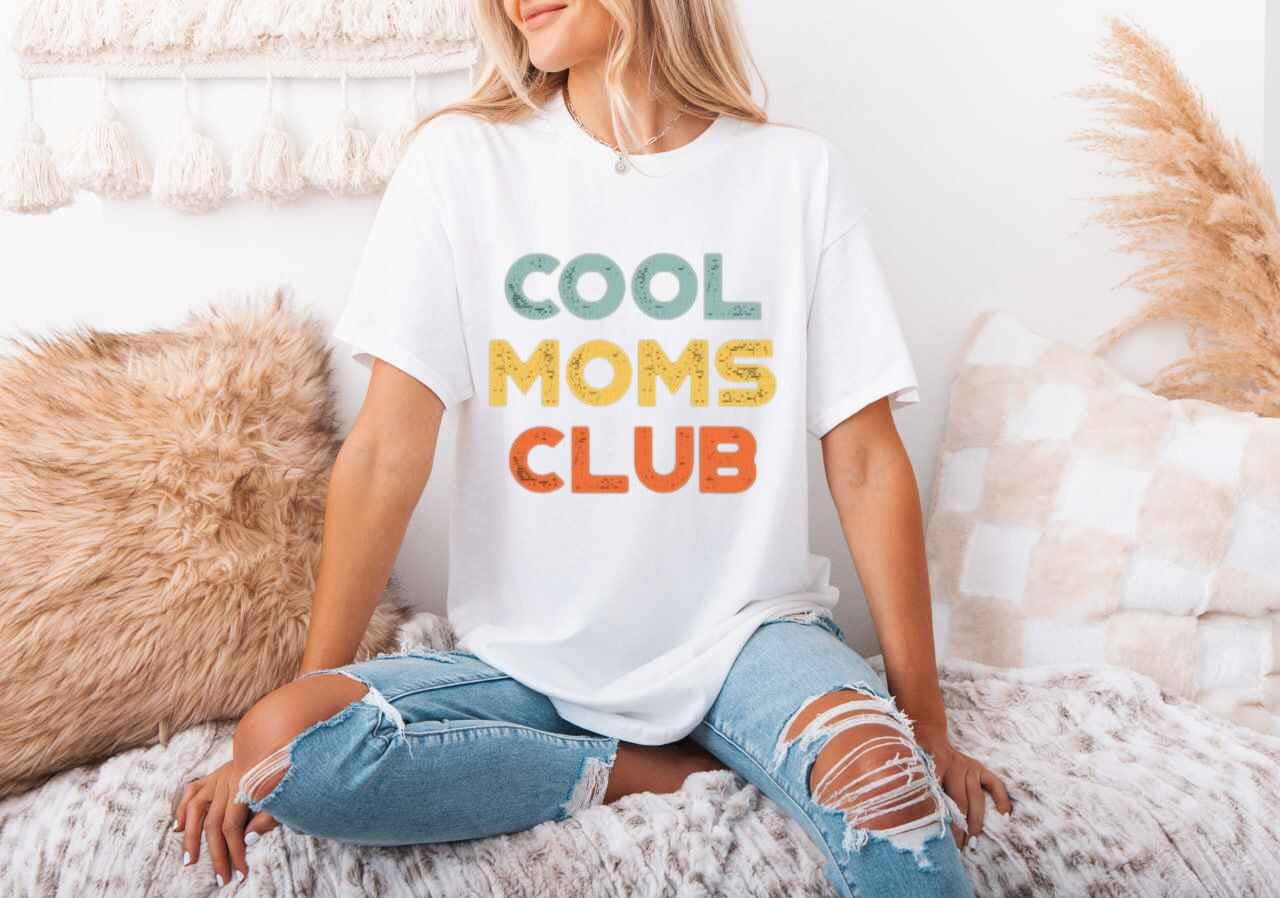 Cool Moms Club With A Retro Sunset For A Mother's Day Gift Unisex T ...
