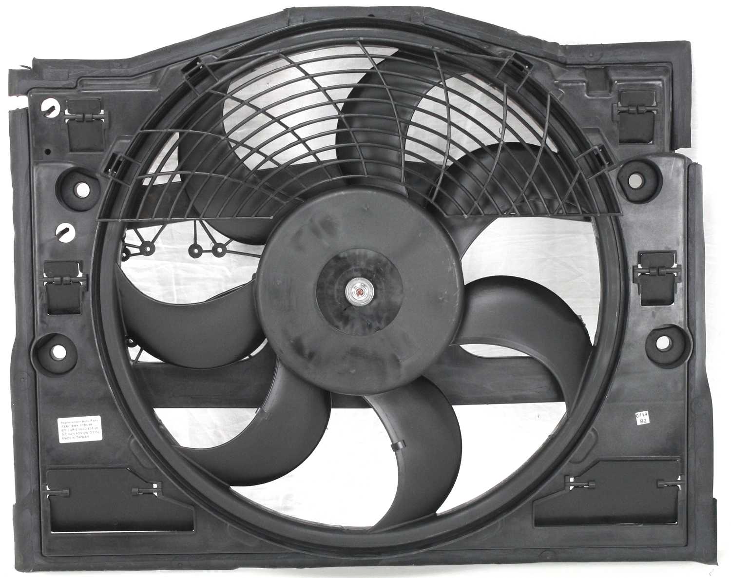 MaxxFan Plus 0004000K White RV Fan with Manual Opening - Walmart.com