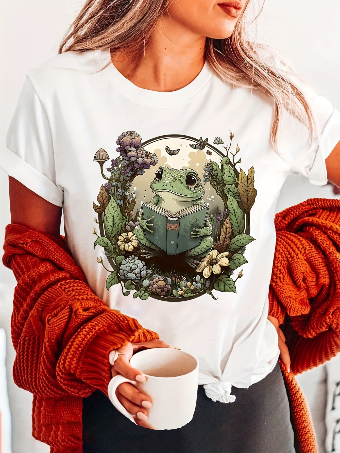 Cottagecore Aesthetic Women's Black T-Shirt - Cute Frog Reading Book with Vintage Floral ...