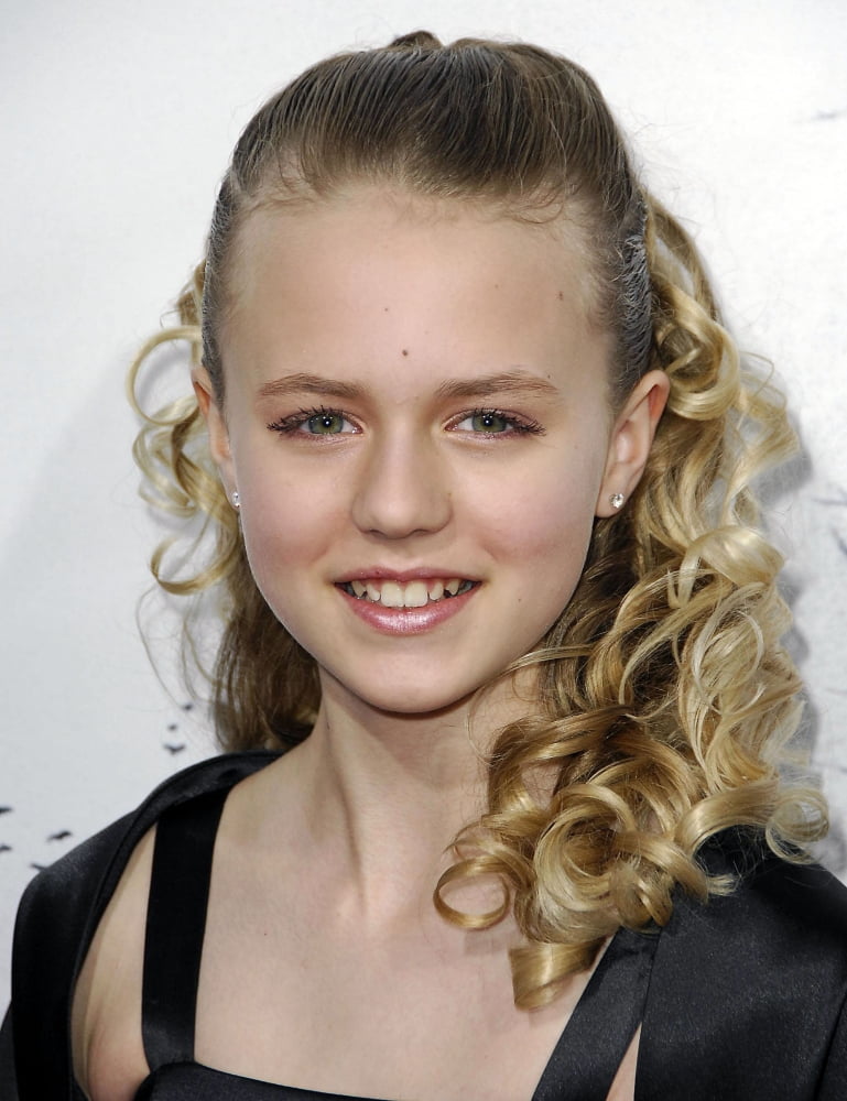 Courtney Taylor Burness At Arrivals For Premonition World Premiere ...
