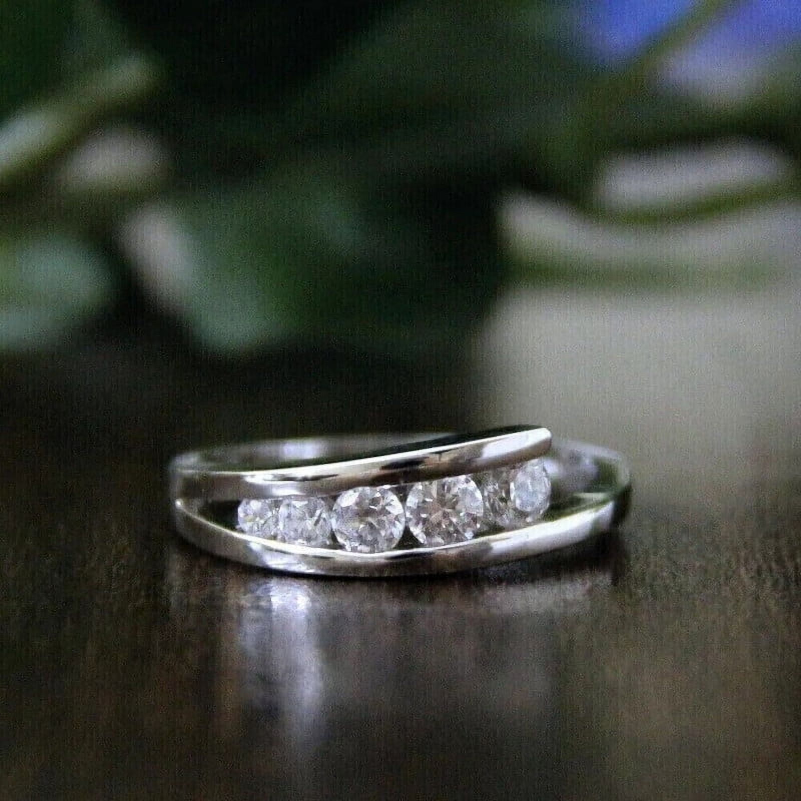 Cow Jewel 14K White Gold Gift Ring - 1.5 Ct Round Cut Diamond - Channel ...