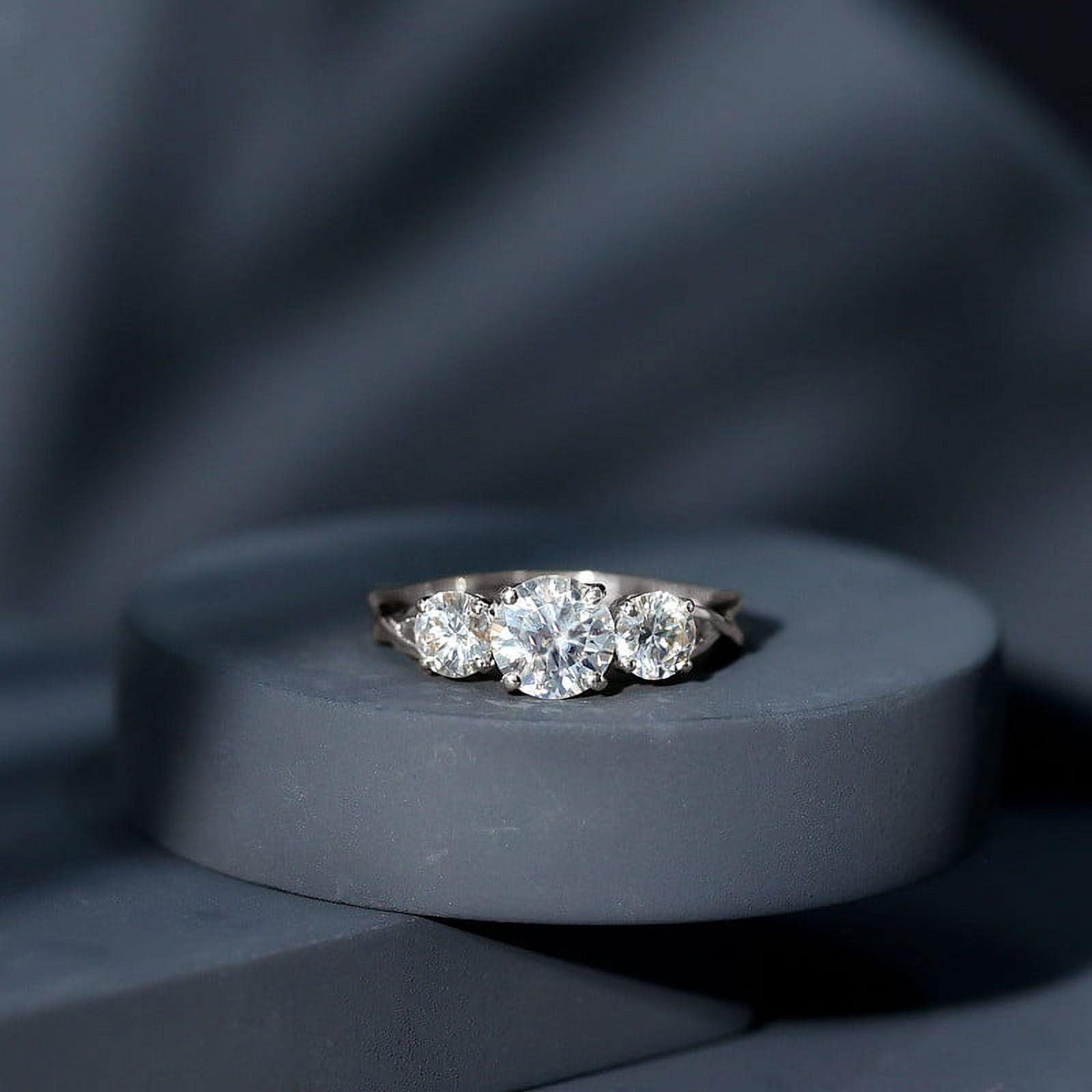 Cow Jewel Brilliant 1.90 Ct Round Cut Diamond Ring - 14K White Gold ...