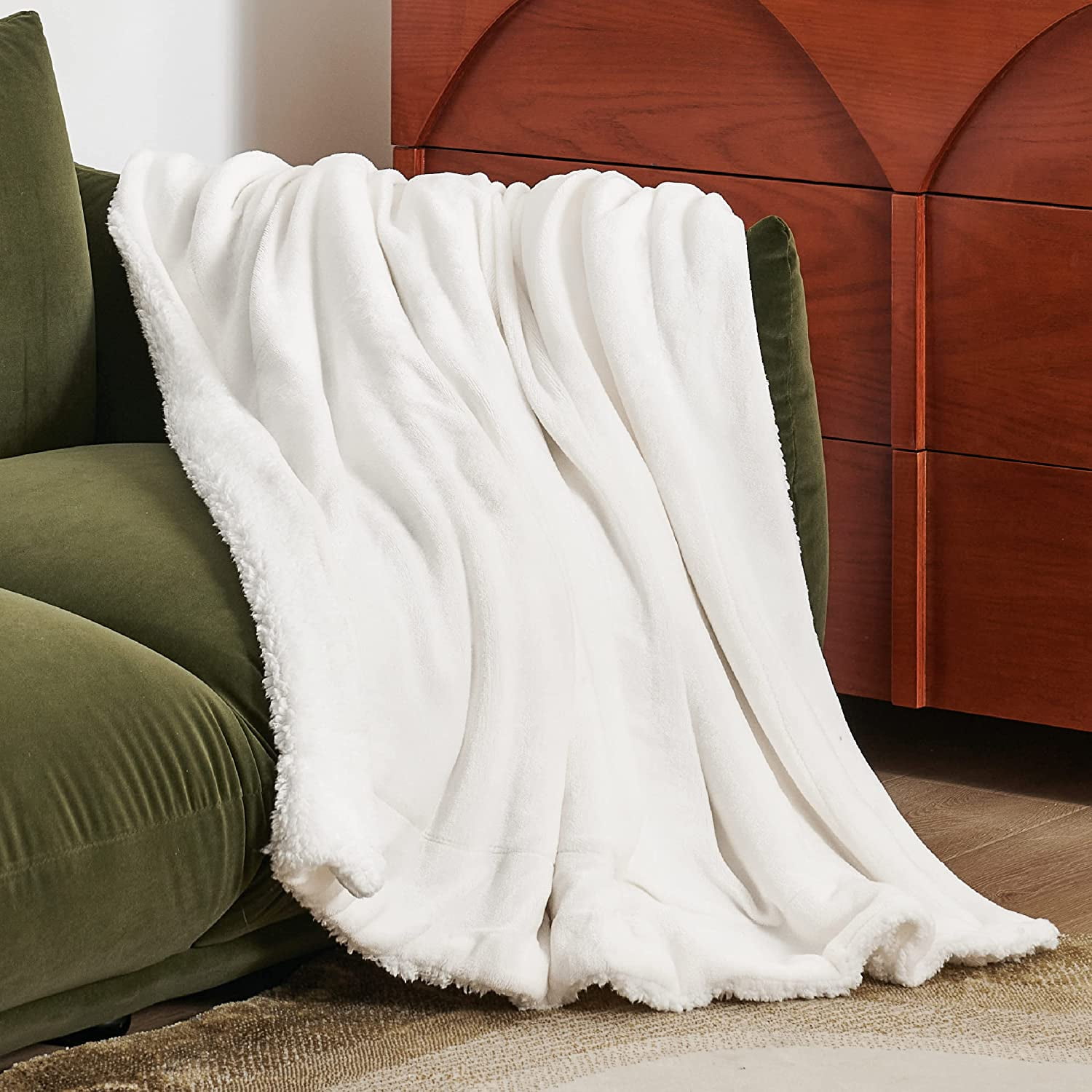 Bedsure Plush Sherpa Fleece Throw Blanket, Twin Size, Thick, Warm ...