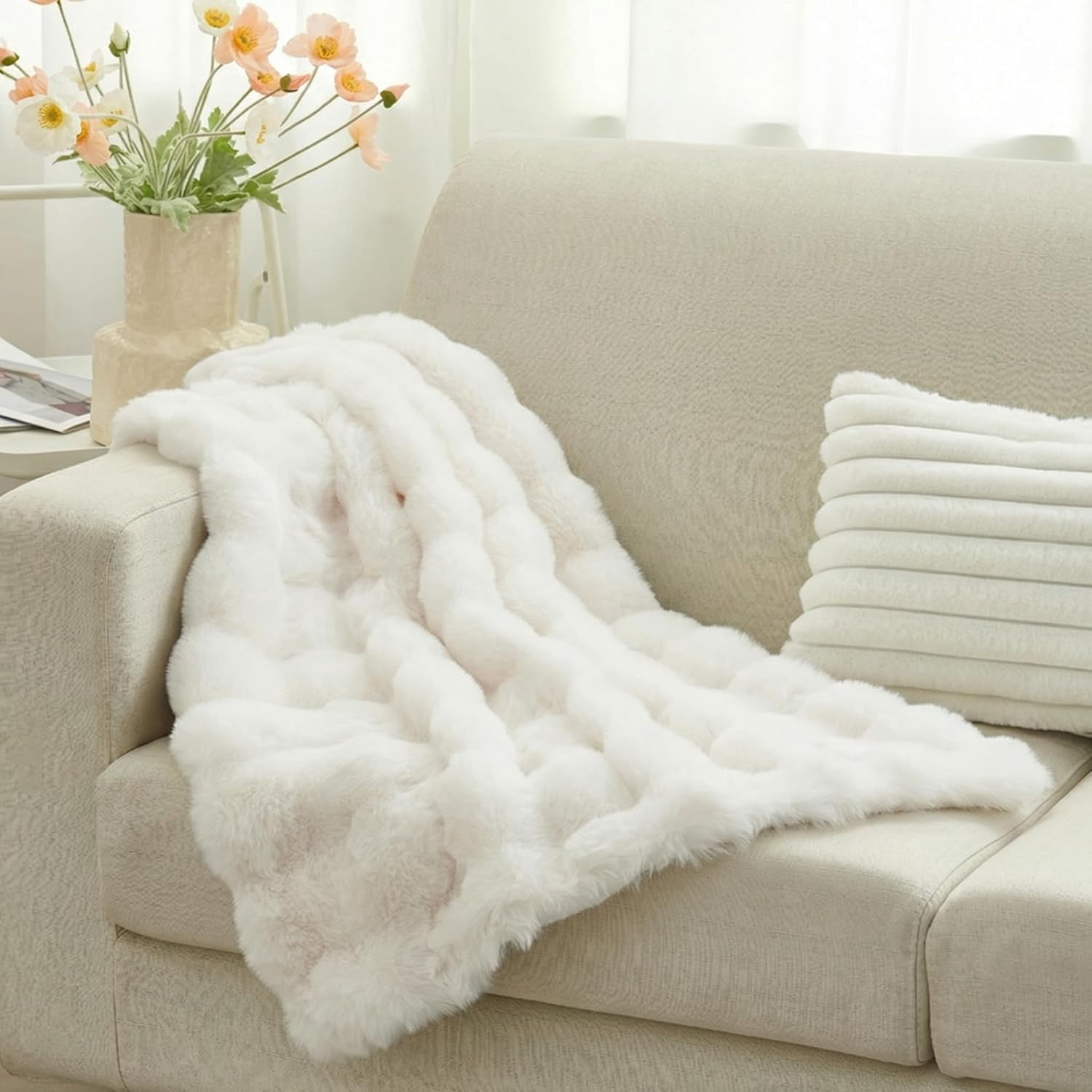 Cozy Faux Fur Throw Blanket for Couch, Reversible Plush Fluffy Bubble ...
