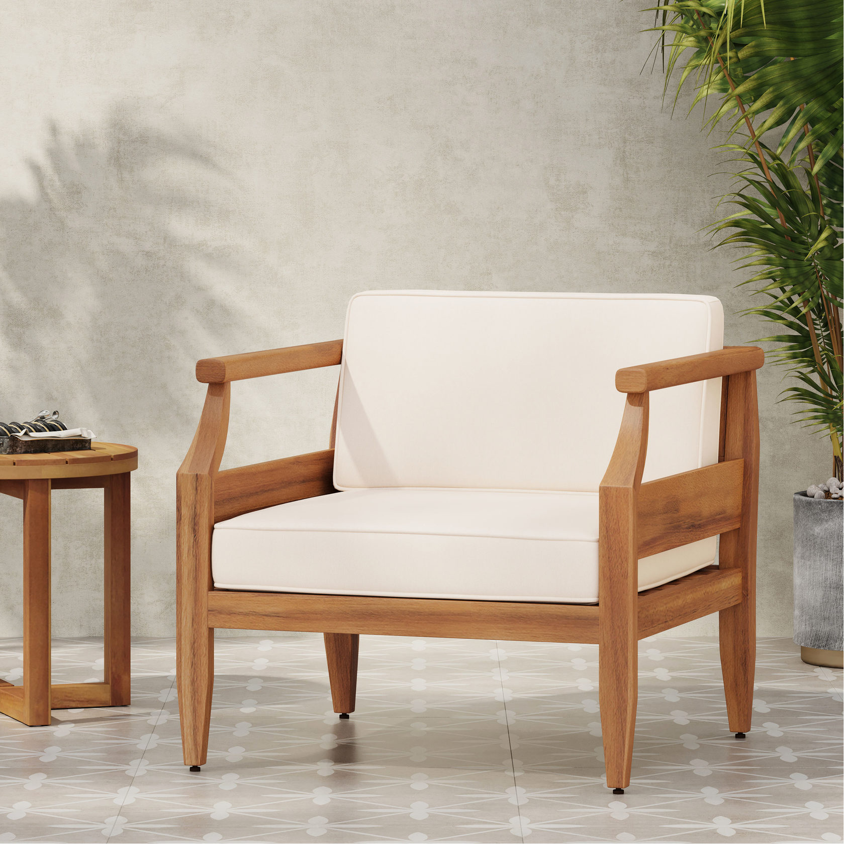 Cozy recessed arms on acacia chair / Relax in the patio sunshine ...