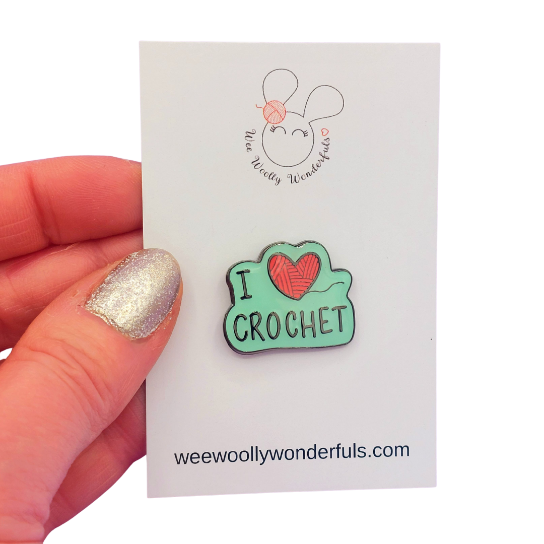 Craft, Crochet, Knitting fun slogan Pin Badges (I love Crochet ...