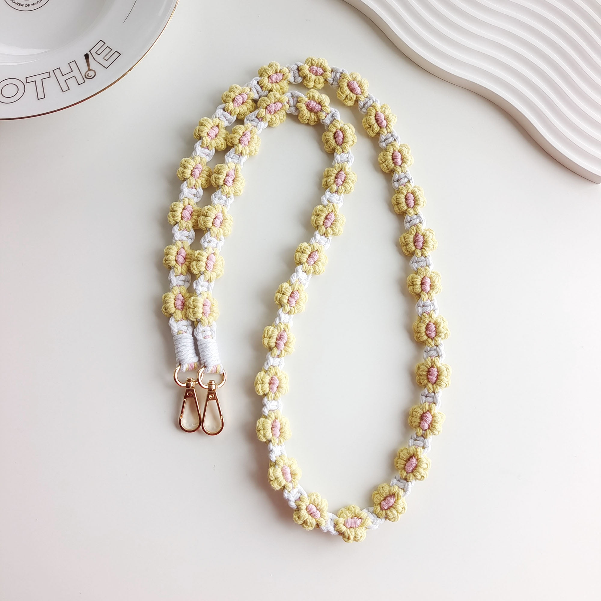 Cross-border hot sale Bohemian woven daisy flower work badge neck ...