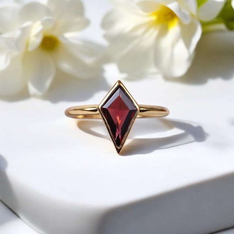 DBESTSTUDIOS 7X5 MM / 1ct Kite Cut Red Garnet Solitaire Ring Bezel Set Solitaire Ring Bridal ...