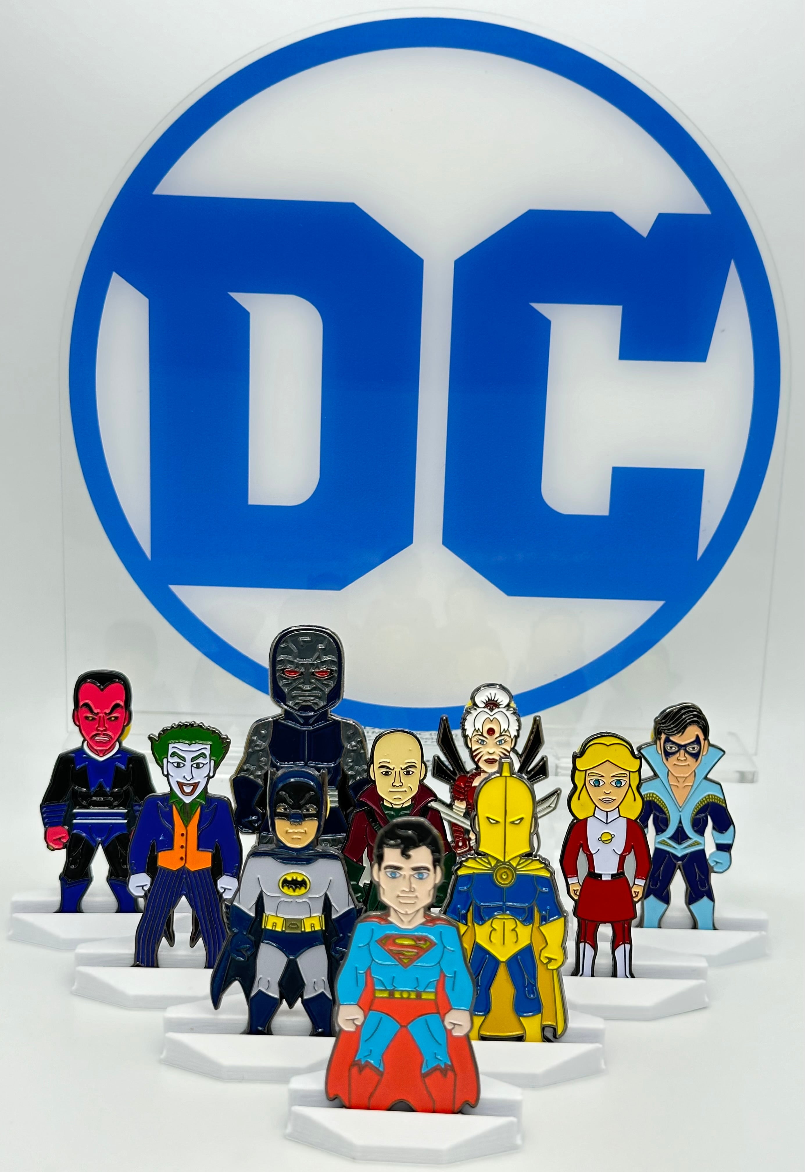 DC Comics DC COMICS LOGO ACRYLIC #389 Acrylic Display - Walmart.com