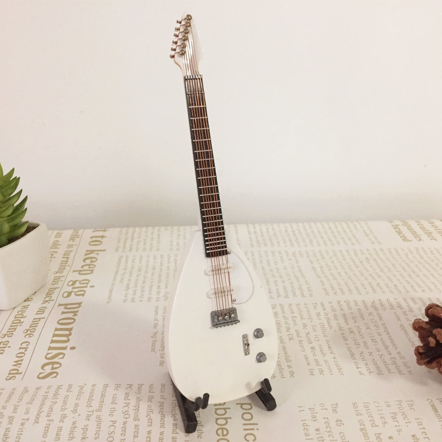 DD Mini Guitar Miniature Model Electric Guitar Electric Bass Model ...
