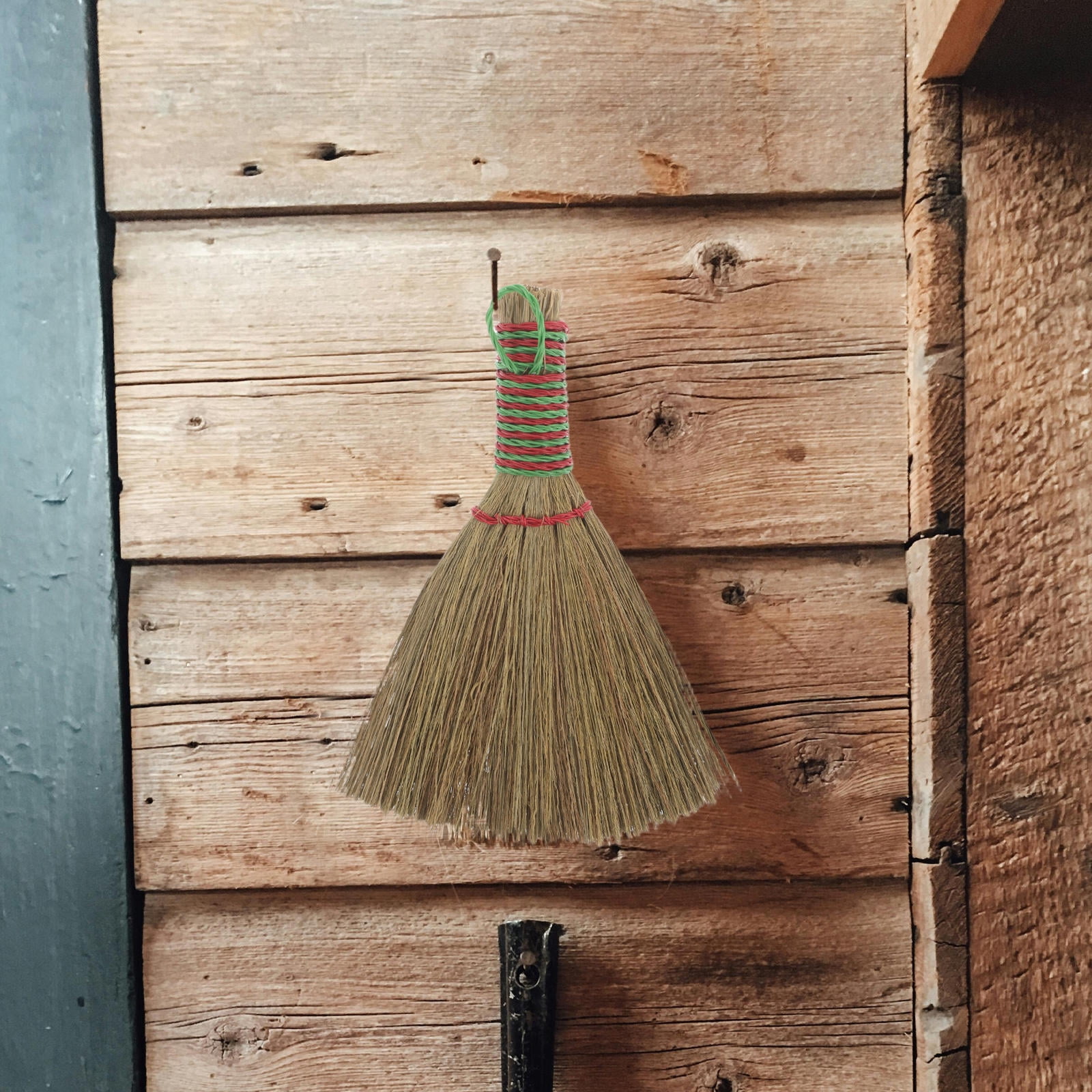 DECORNIJIA Wooden Dust Brush Handheld Whisk Broom Multi Straw 1Pack for ...