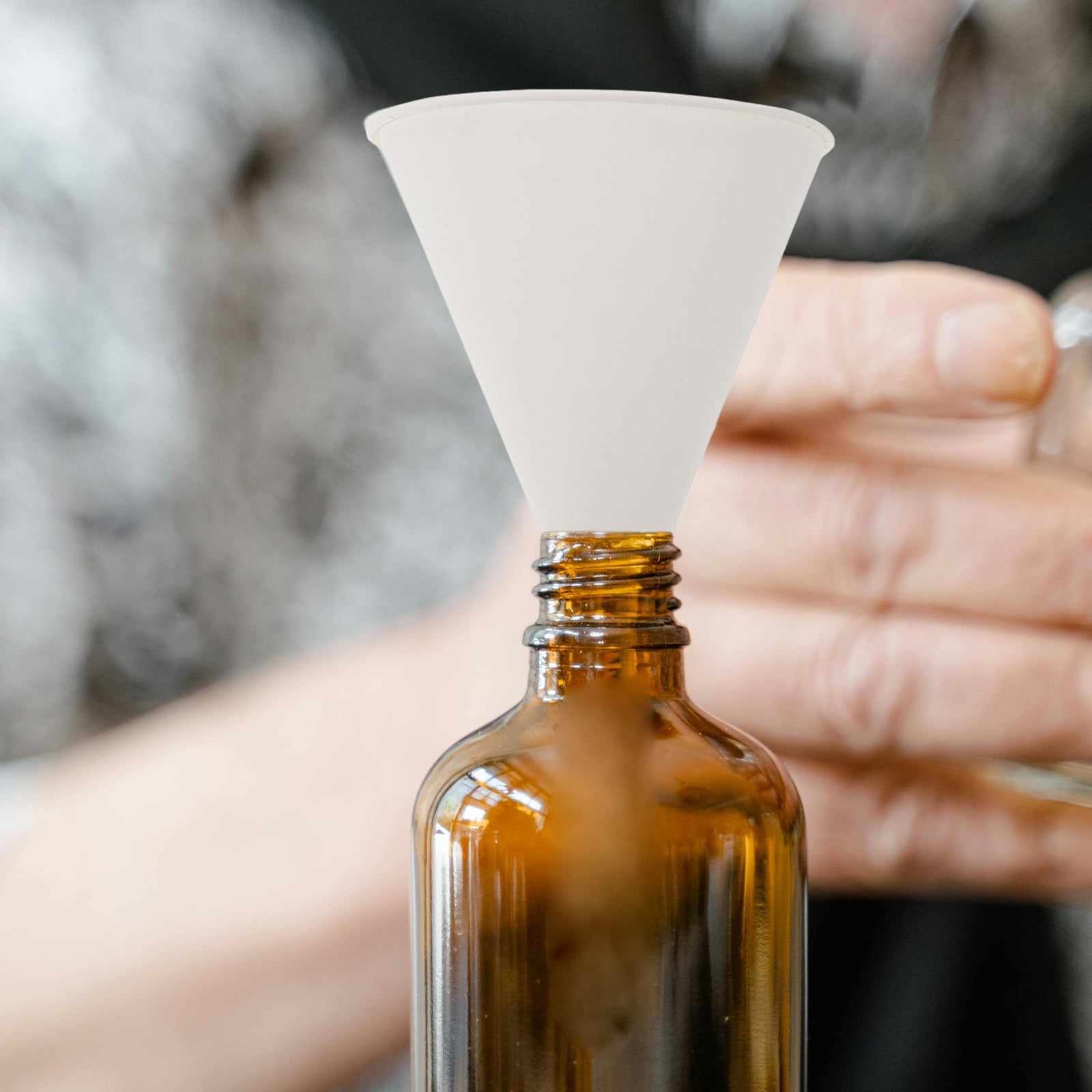 DIAEDGE 60Pcs Motor Oil Paper Funnels Disposable Engine Oil Funnel Car ...