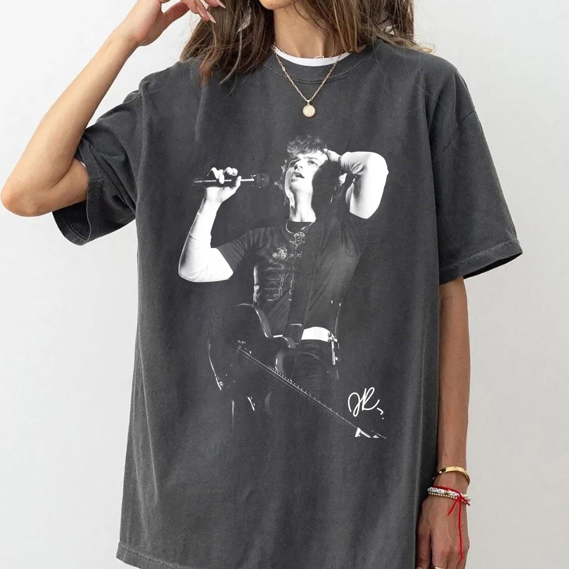 DJO Joe Keery Tribute Concert Photo T-Shirt, Retro DJO Steve harrington ...